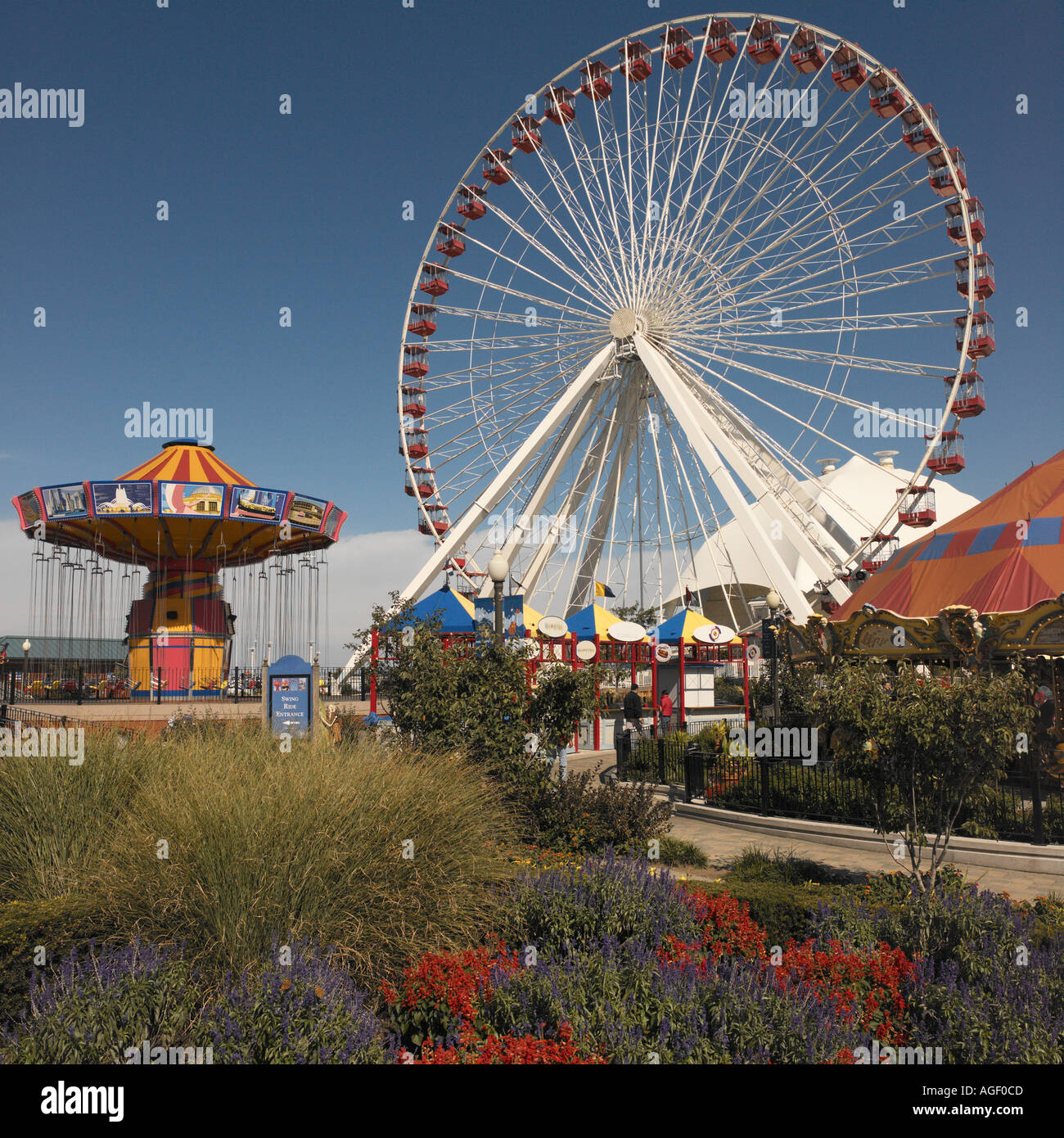 Fairground on Navy Pier in Chicago in the USA Stock Photo - Alamy