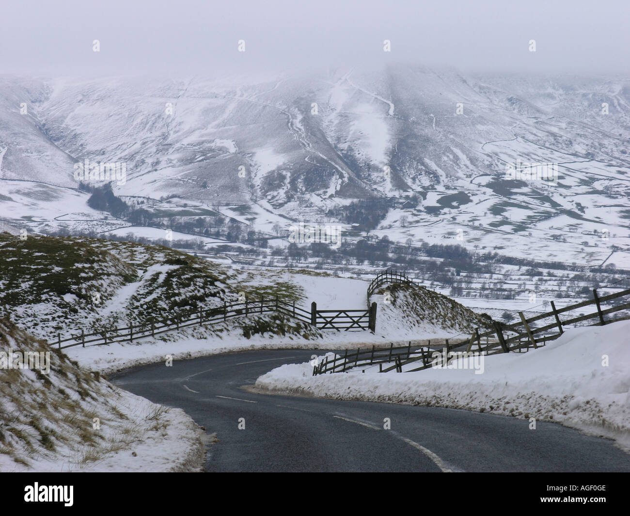 slippery road vale of edale peak district national park derbyshire ...