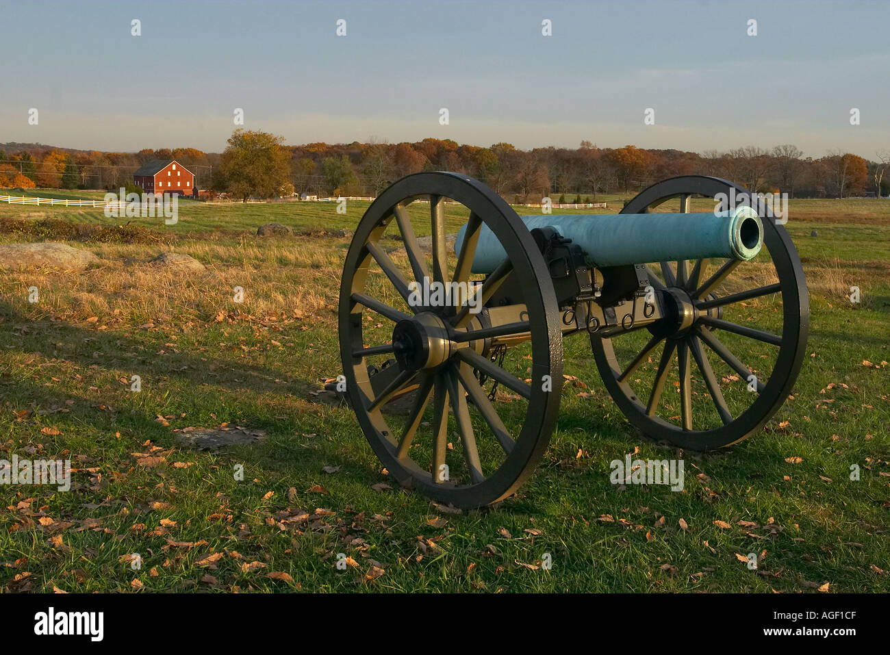 Civil war cannon and farm Gettysburg NP Pennsylvania Stock Photo - Alamy