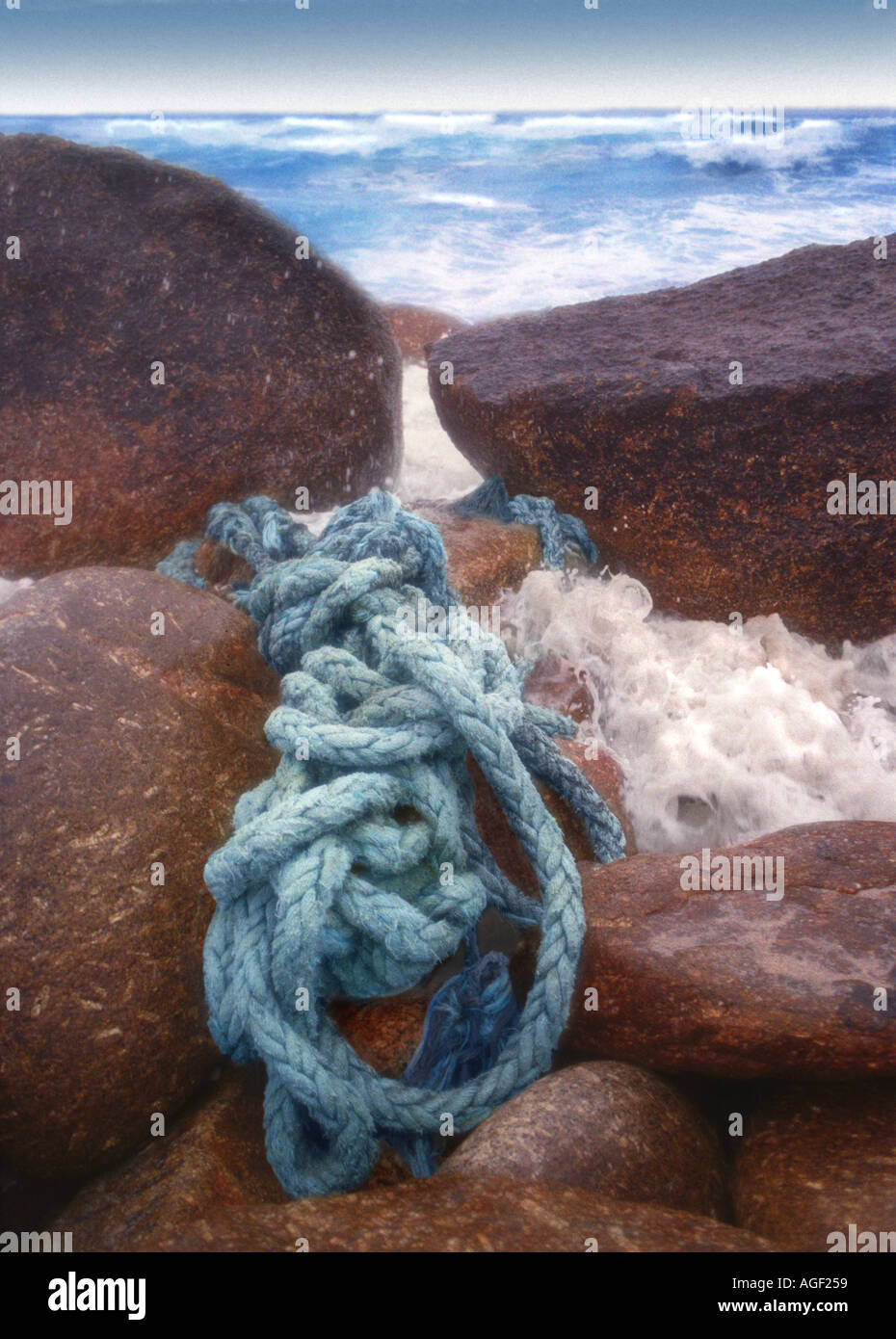 Flotsam. Old rope washed ashore ON rocky Beach Cornwall Stock Photo - Alamy