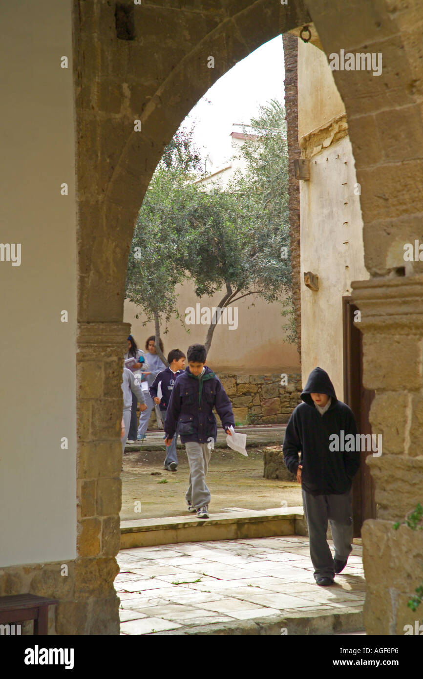 kids on school outing Stock Photo - Alamy
