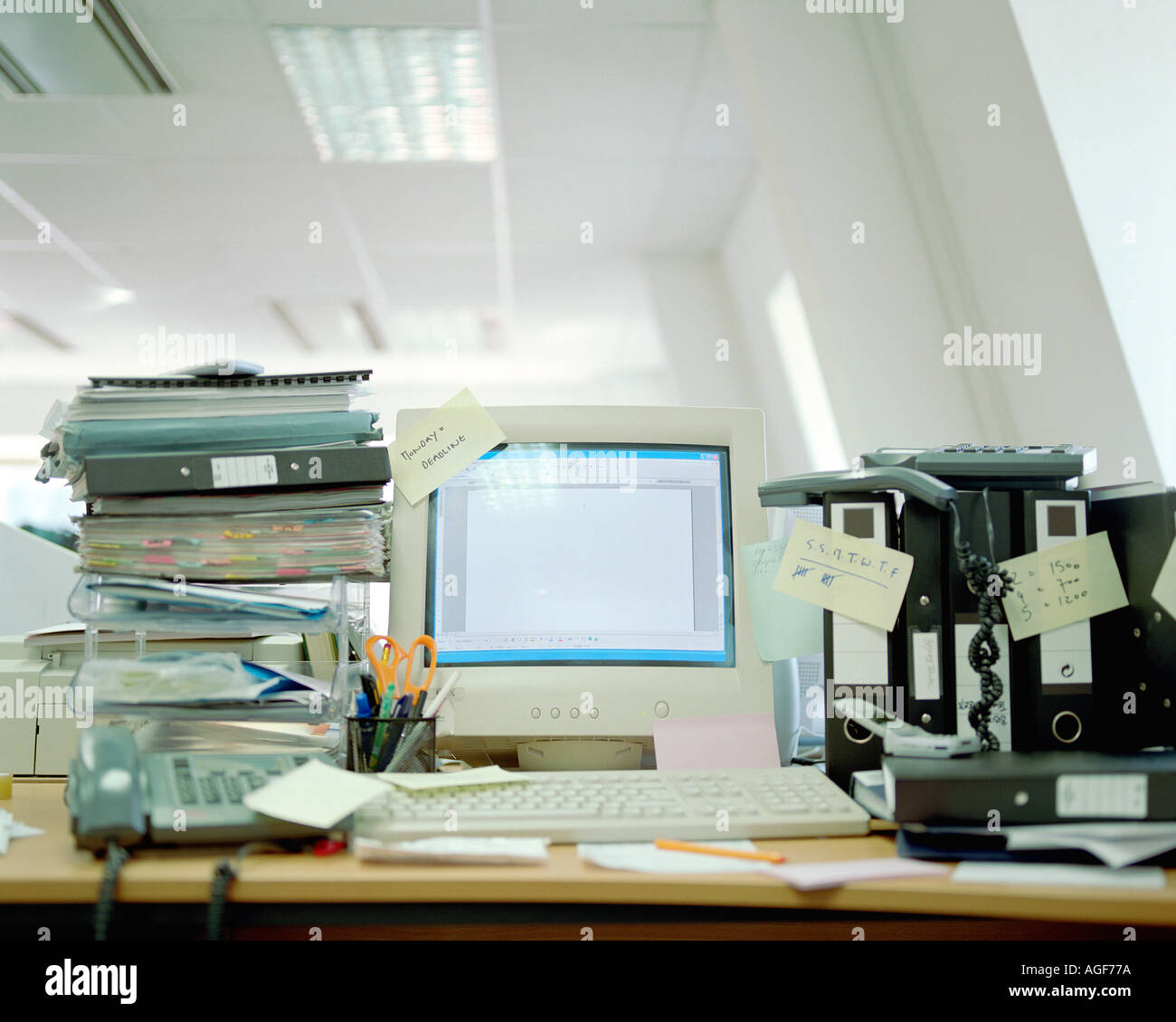 Messy office hi-res stock photography and images - Alamy