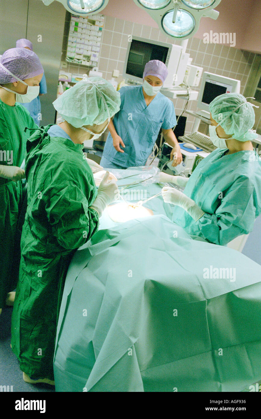 Work ing hi-res stock photography and images - Alamy