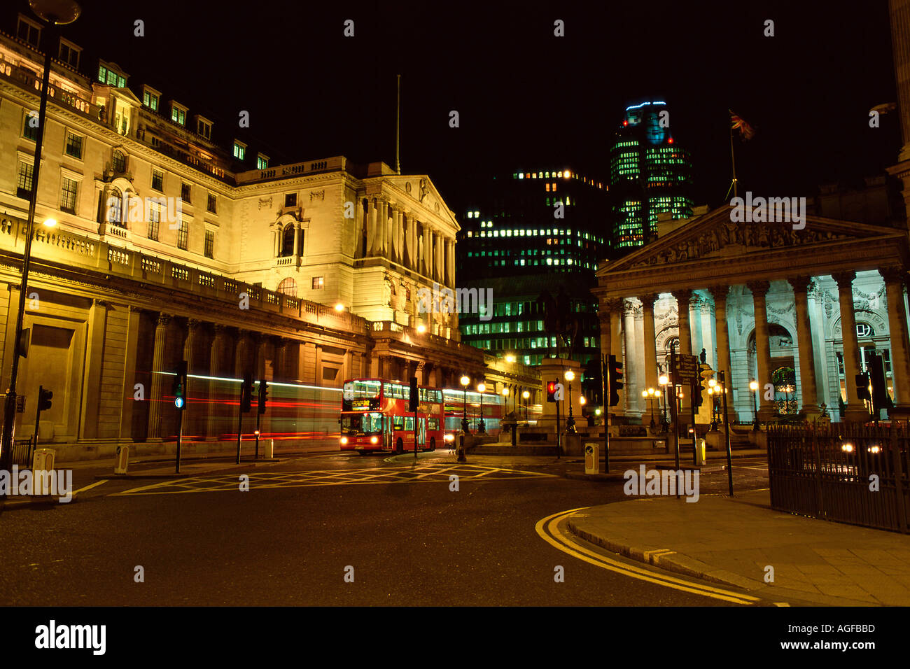 Classical buildings london hi-res stock photography and images - Alamy