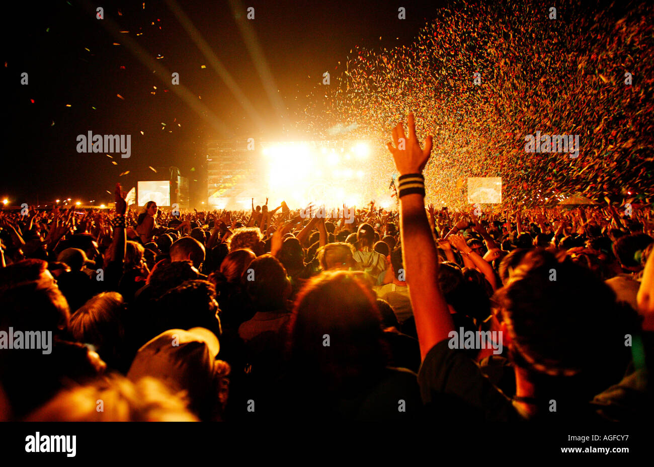Music festival reading crowd hi-res stock photography and images - Alamy