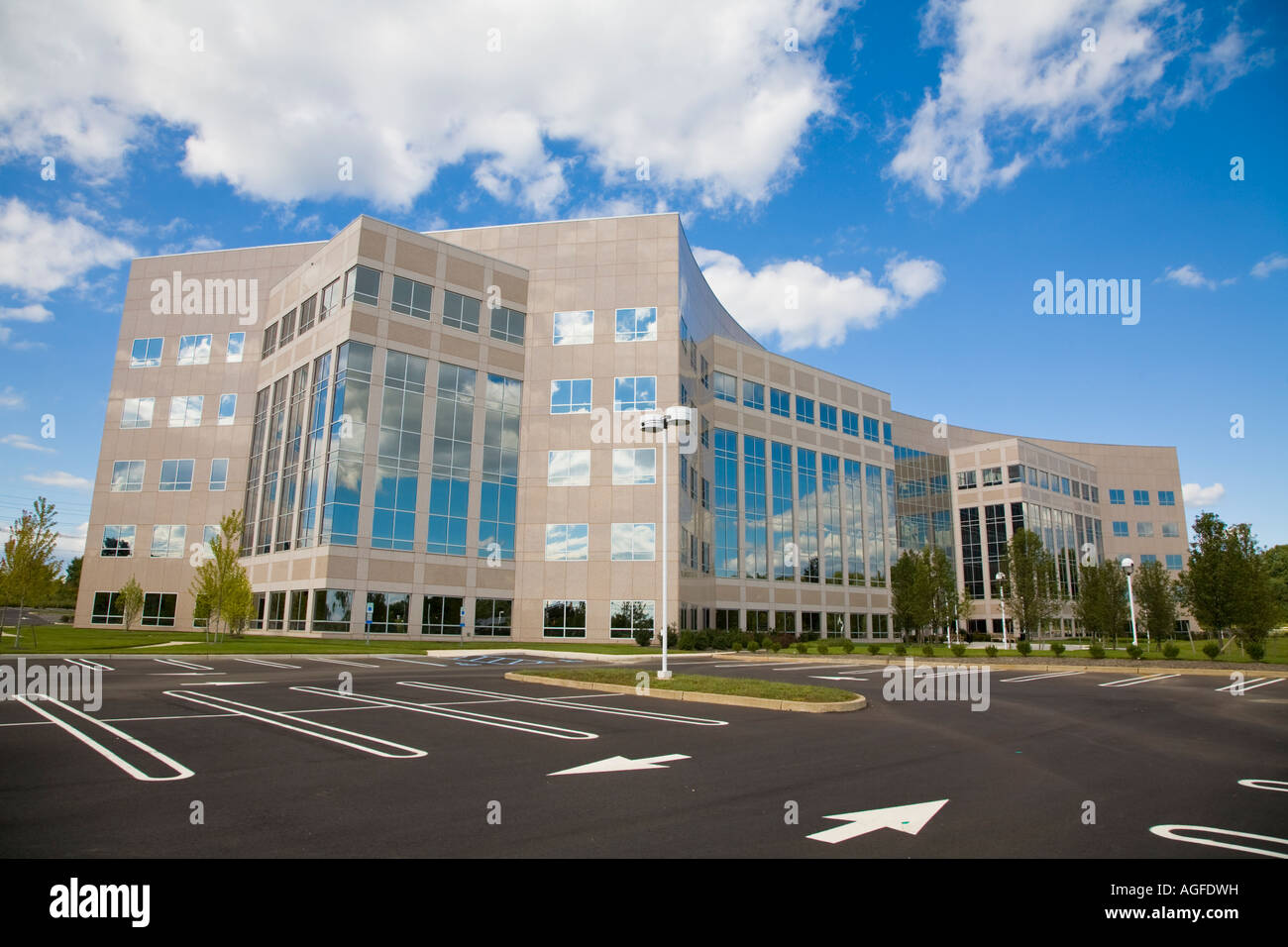 New Corporate Office Building Stock Photo - Alamy