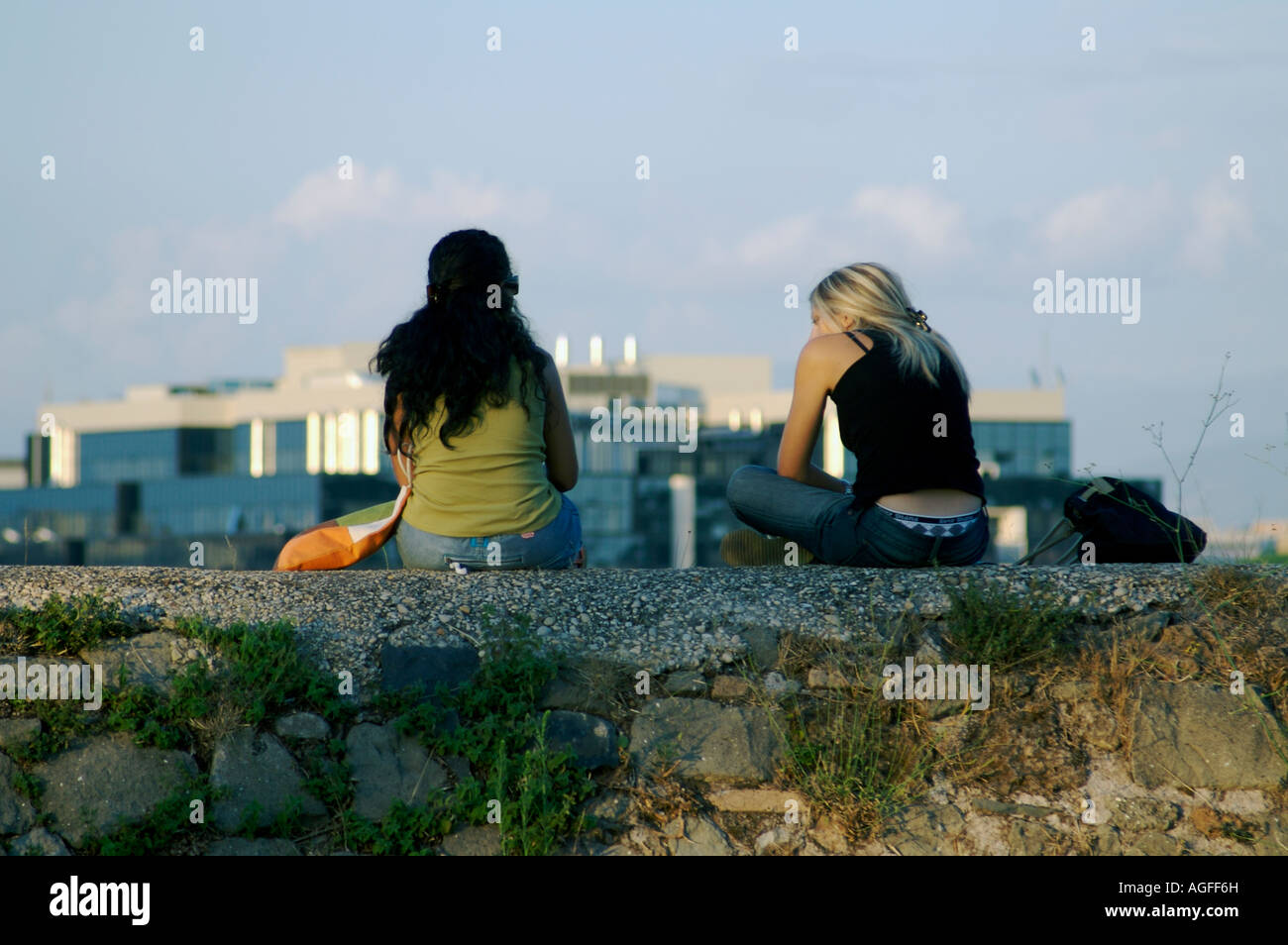 Friends building hi-res stock photography and images - Alamy