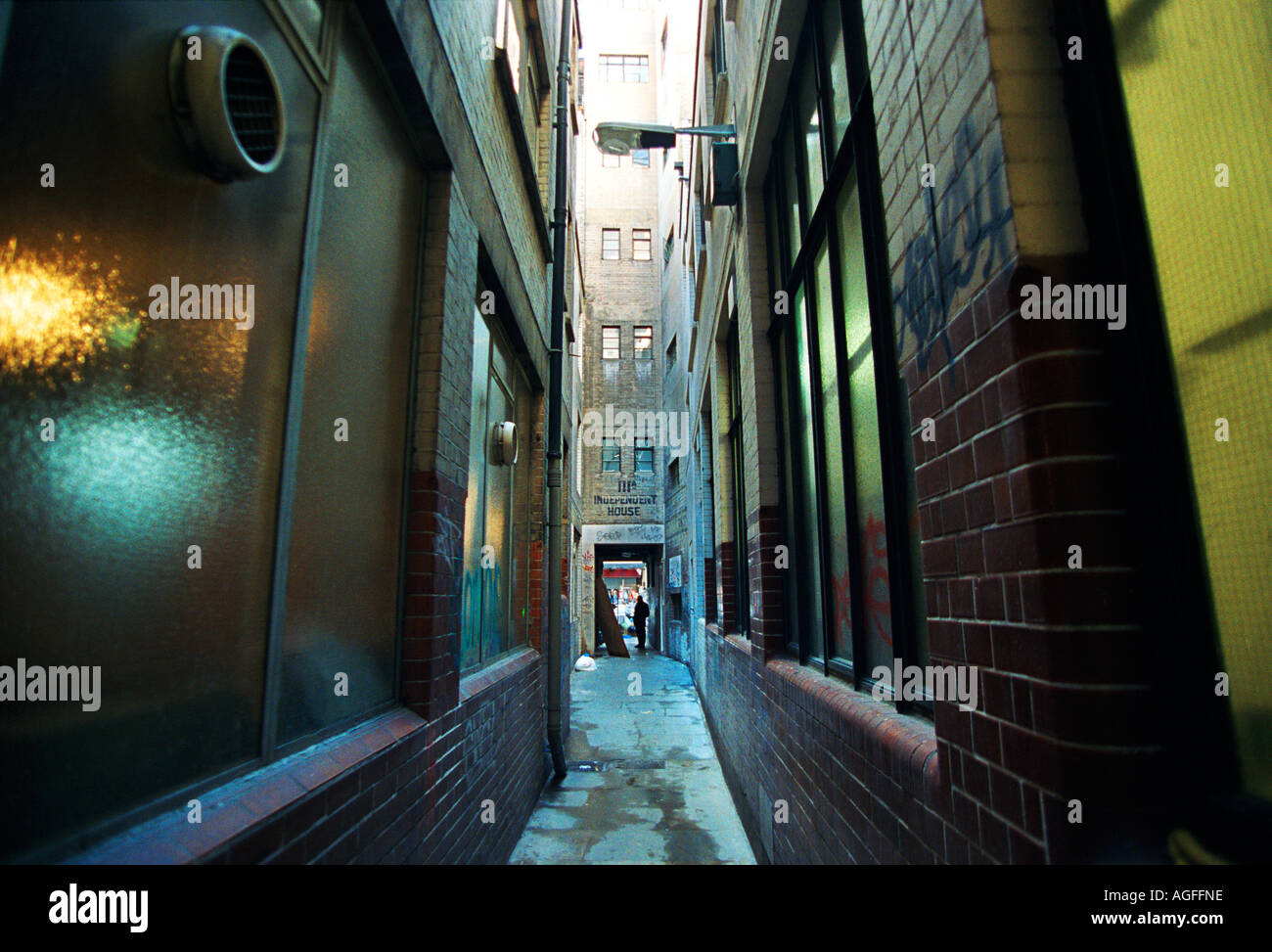 Dead end alleyway hi-res stock photography and images - Alamy