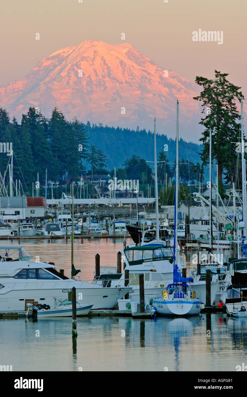 Gig harbour with mt rainier hi-res stock photography and images - Alamy