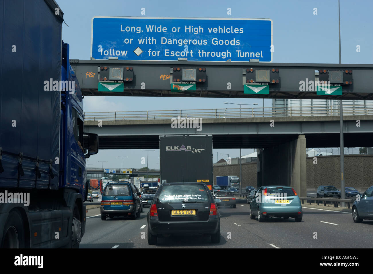 STATIONARY TRAFFIC QUEUE APPROACHING DARTFORD TUNNEL CROSSING RIVER ...