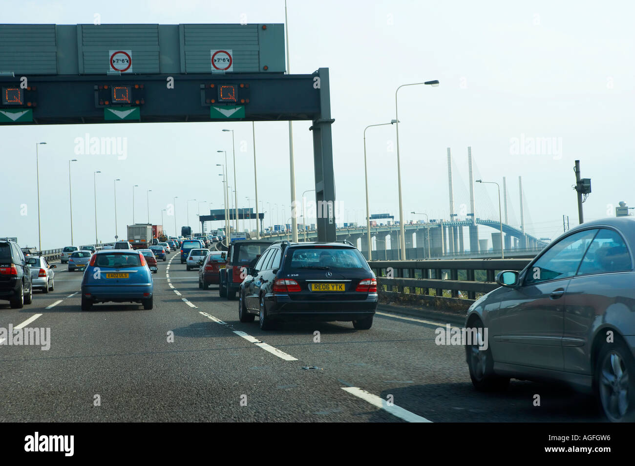 STATIONARY TRAFFIC QUEUE APPROACHING DARTFORD BRIDGE CROSSING RIVER ...