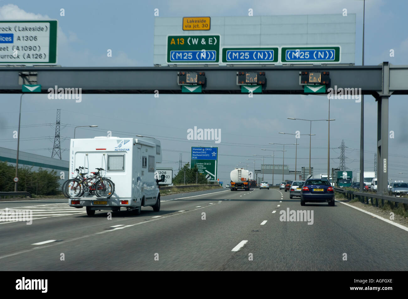 TRAFFIC ON A282 APPROACHING M25 MOTORWAY NEAR LONDON ENGLAND Stock ...