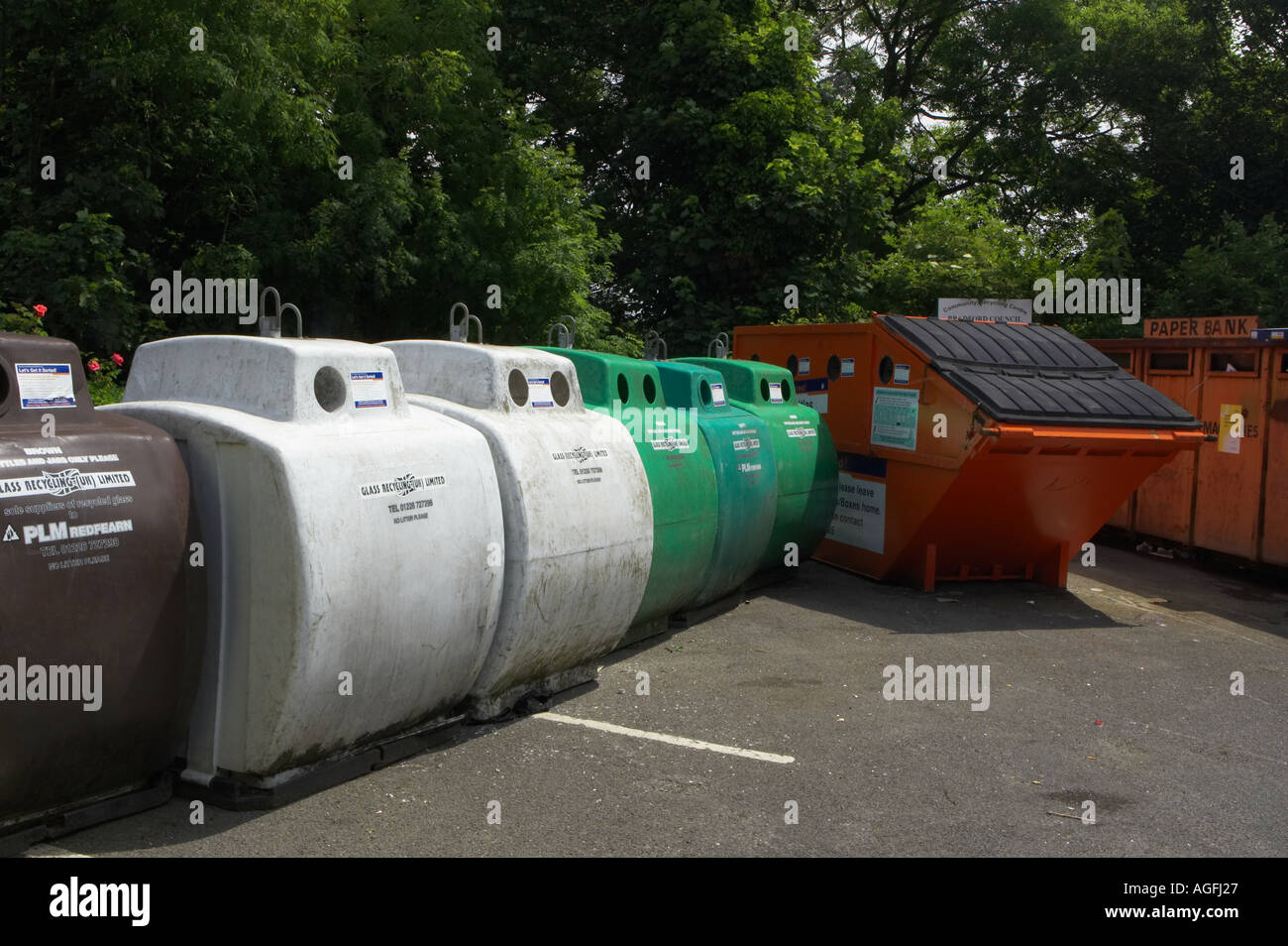 Paper banks hi-res stock photography and images - Alamy