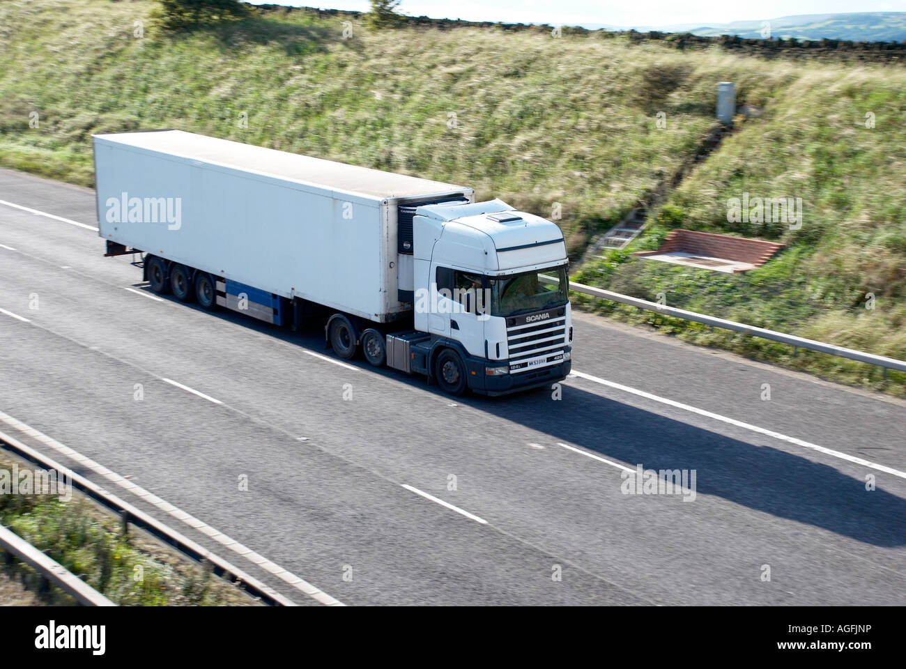 White lorry hi-res stock photography and images - Alamy