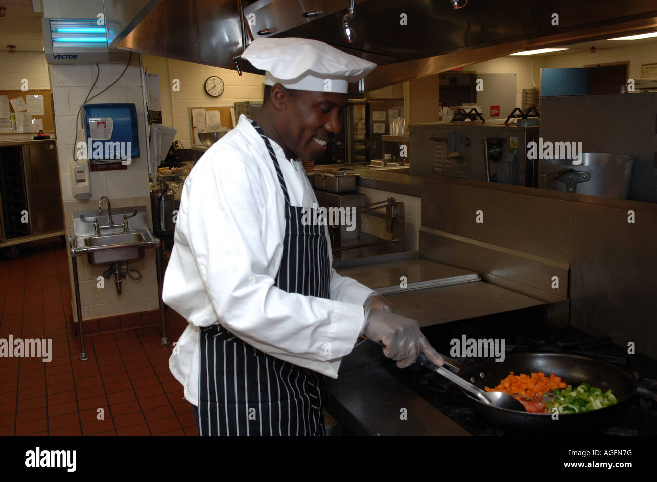 Chef cooks in an institutional kitchen Stock Photo - Alamy