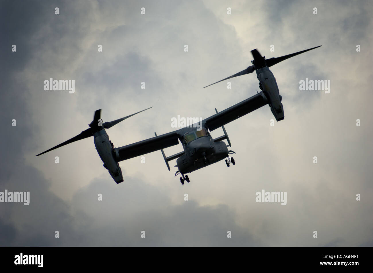 Boeing V-22 Osprey approaching the camera Stock Photo - Alamy