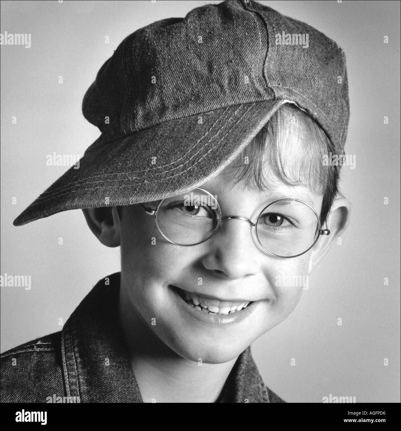 Boy wearing baseball cap hi-res stock photography and images - Alamy
