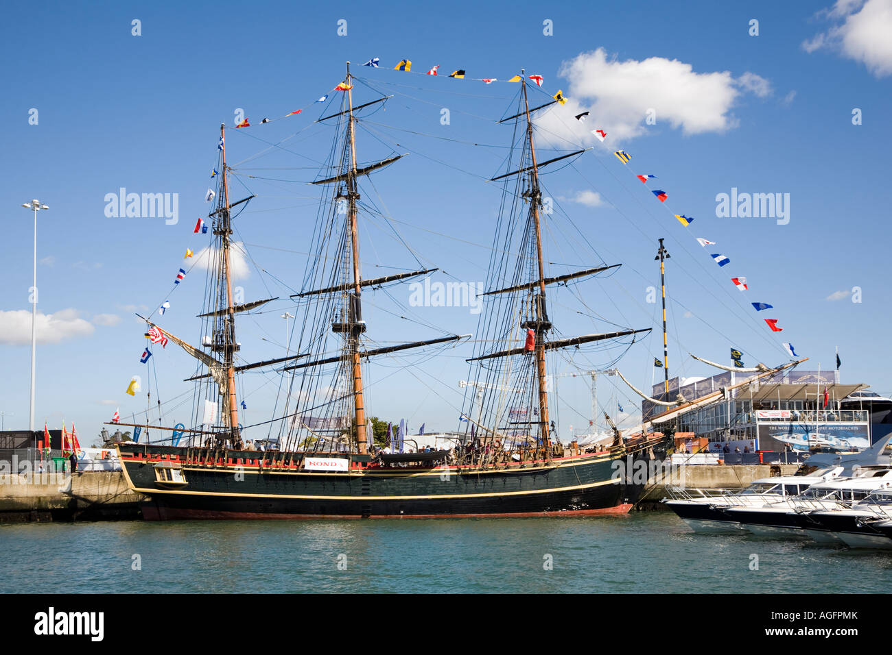 Hms bounty hi-res stock photography and images - Alamy