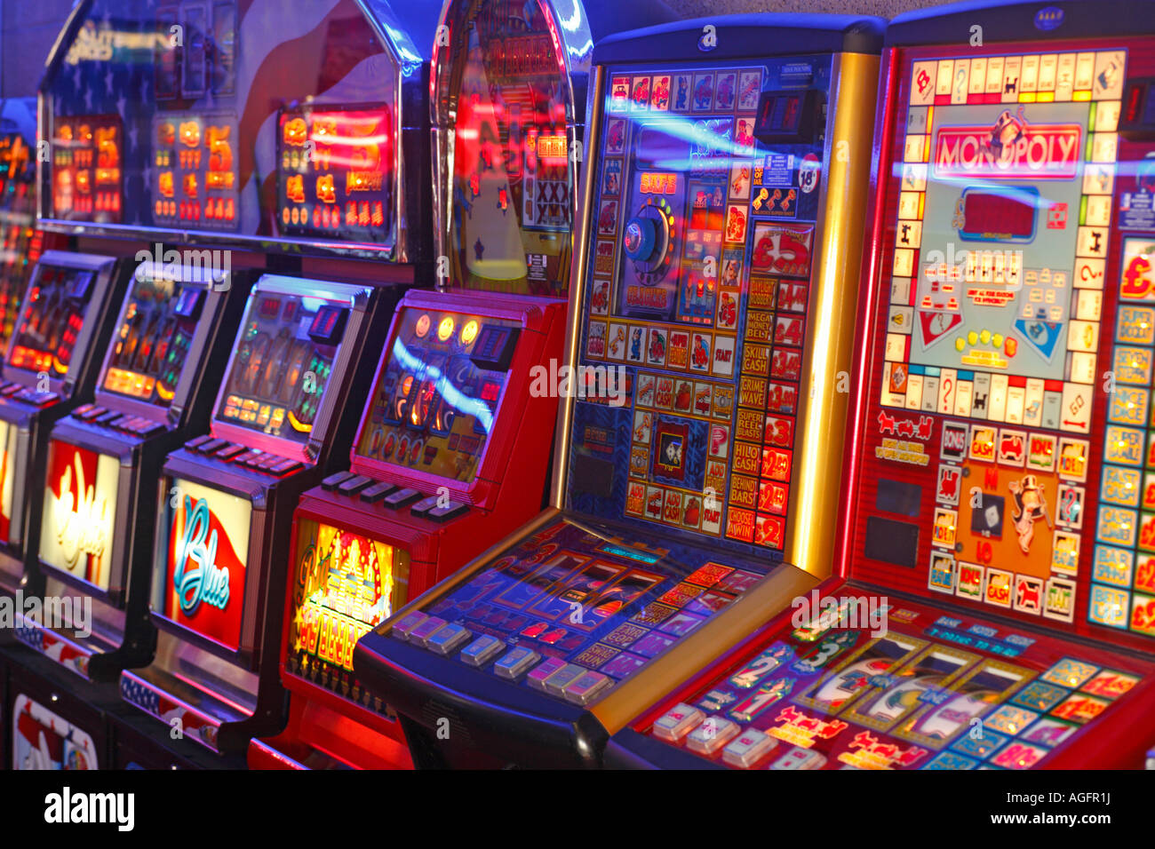 One arm bandit machines hi-res stock photography and images - Alamy
