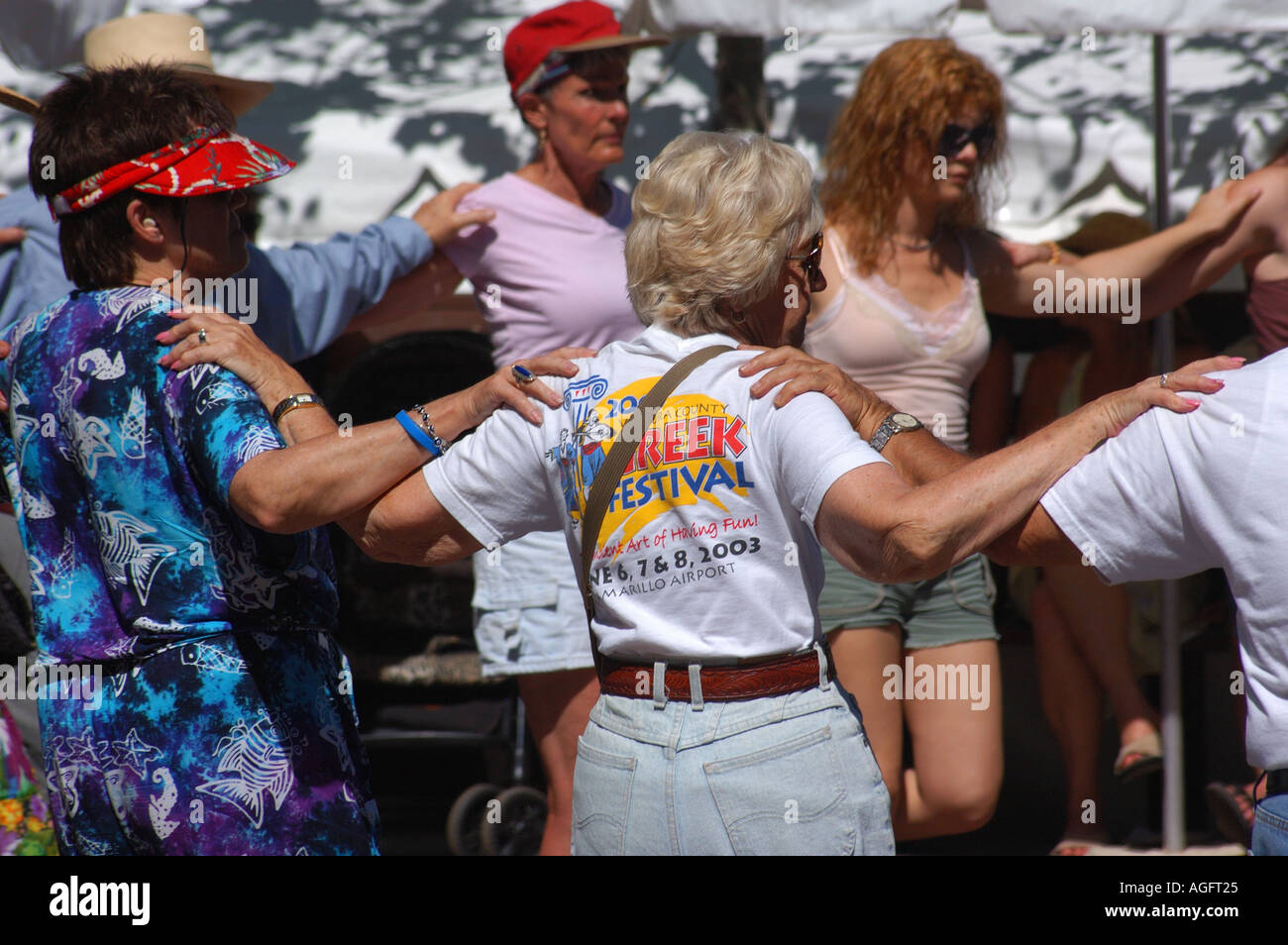 Greek dancing hi-res stock photography and images - Alamy