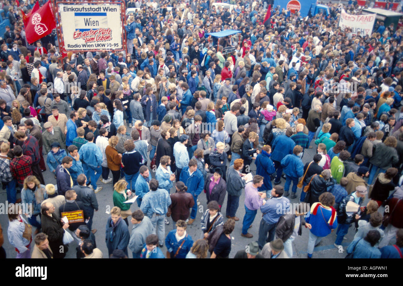 Demonstration in viena hi-res stock photography and images - Alamy