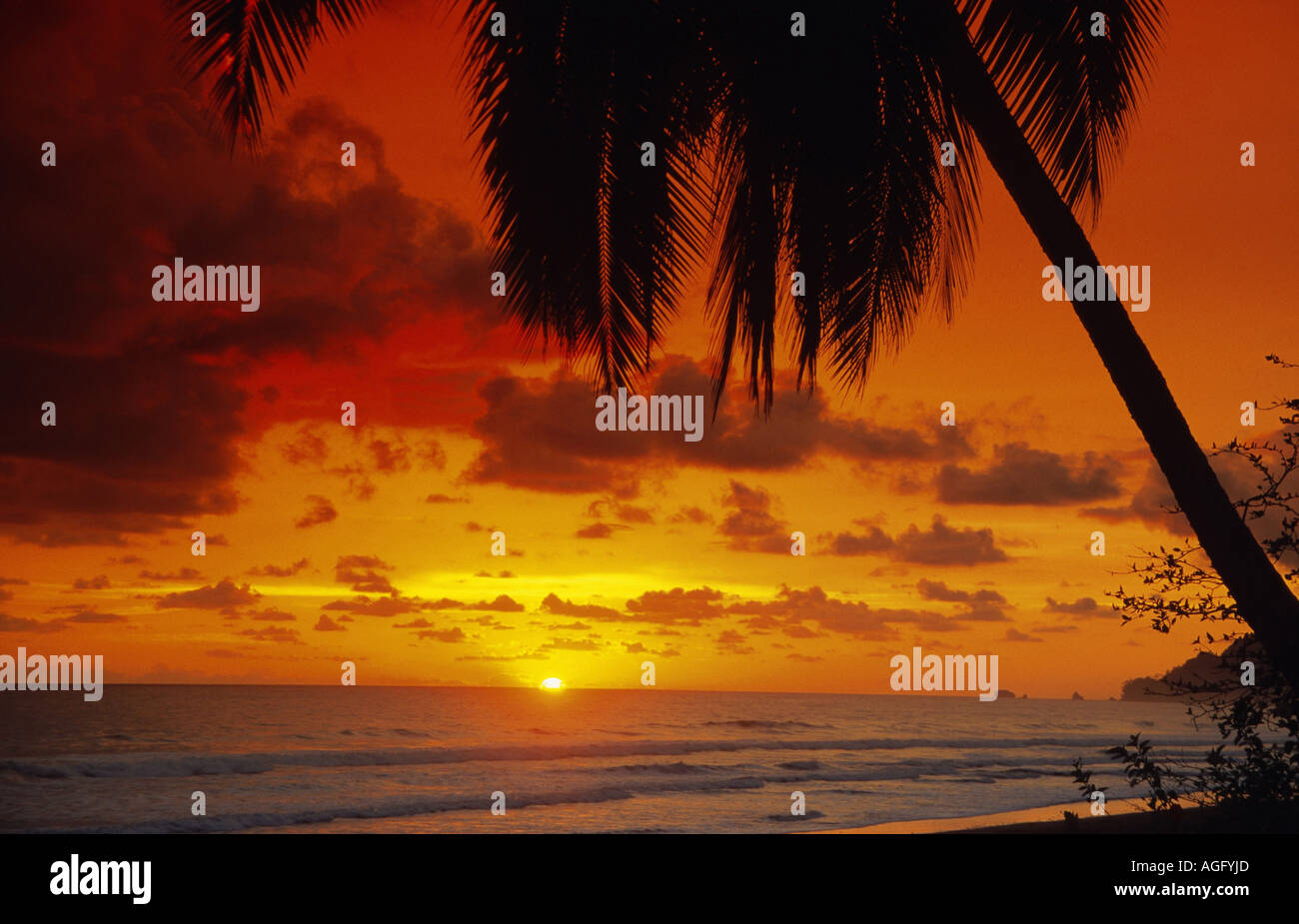 Costa rica w layer sun sunset sunsets hi-res stock photography and ...