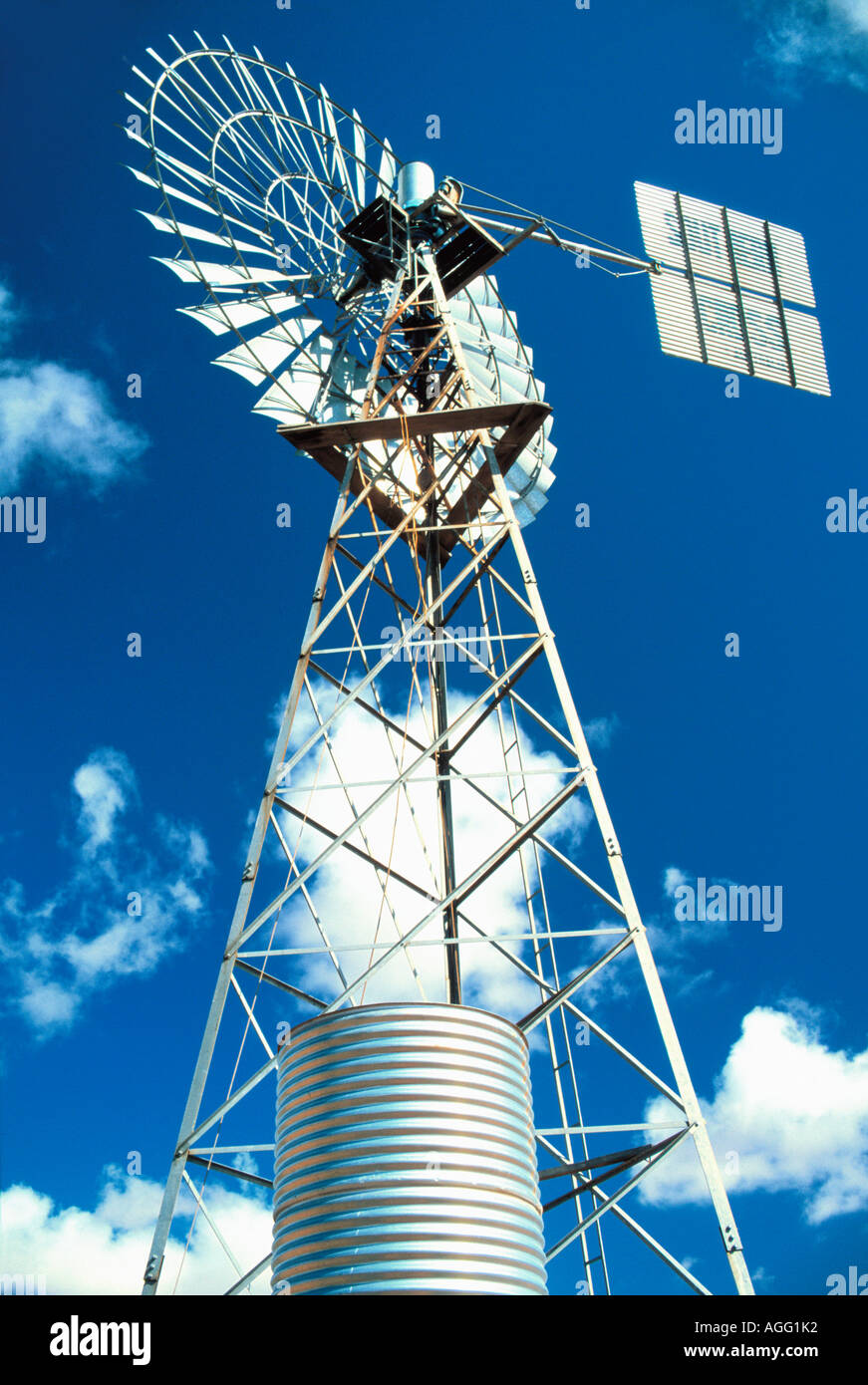 Australia water well not windmill hi-res stock photography and images ...