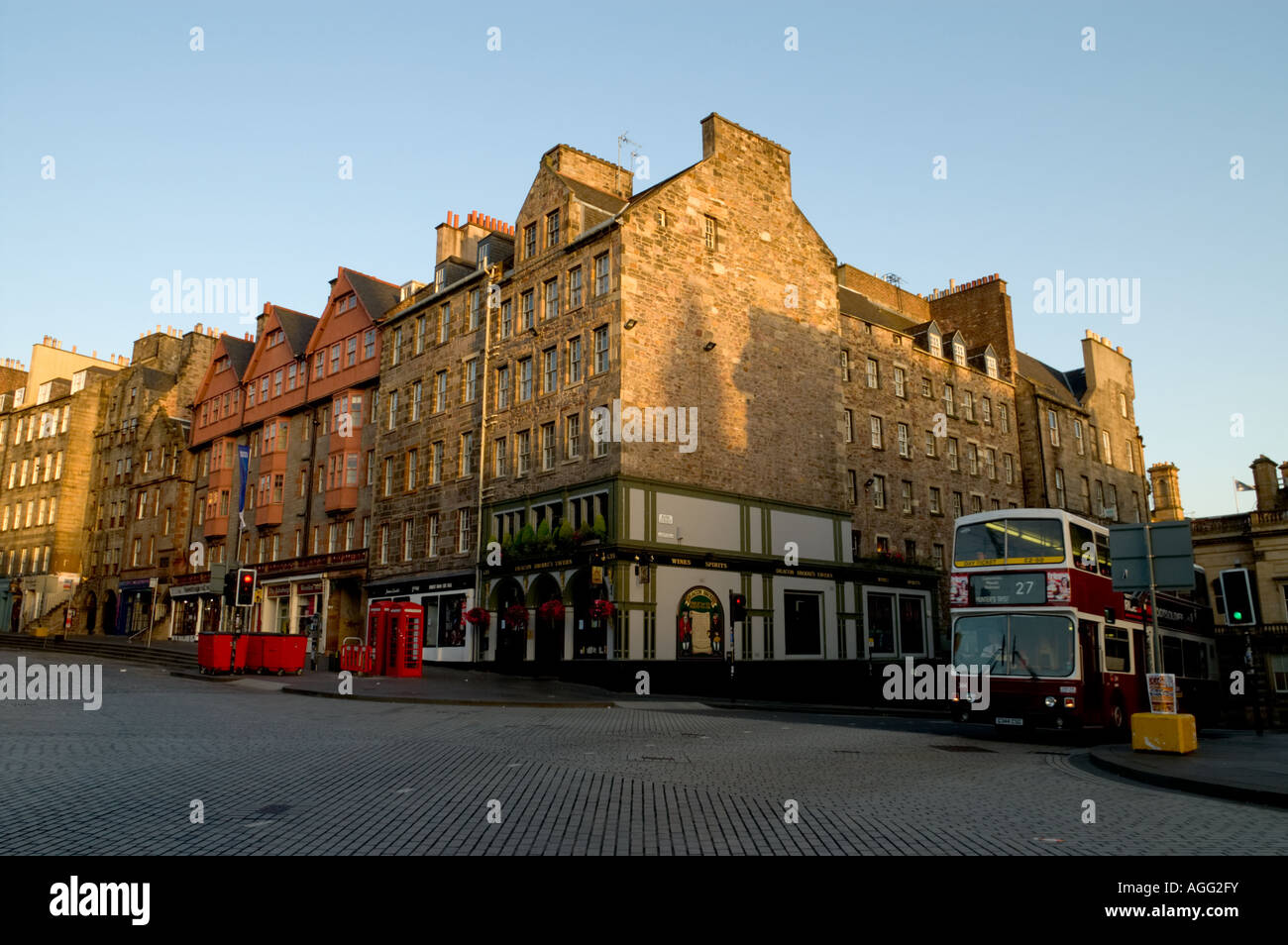 Crossroad of Lawnmarket and George IV Bridge in Edinburgh Scotland UK ...