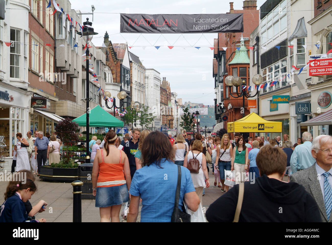 Scarborough town centre shops hi-res stock photography and images - Alamy