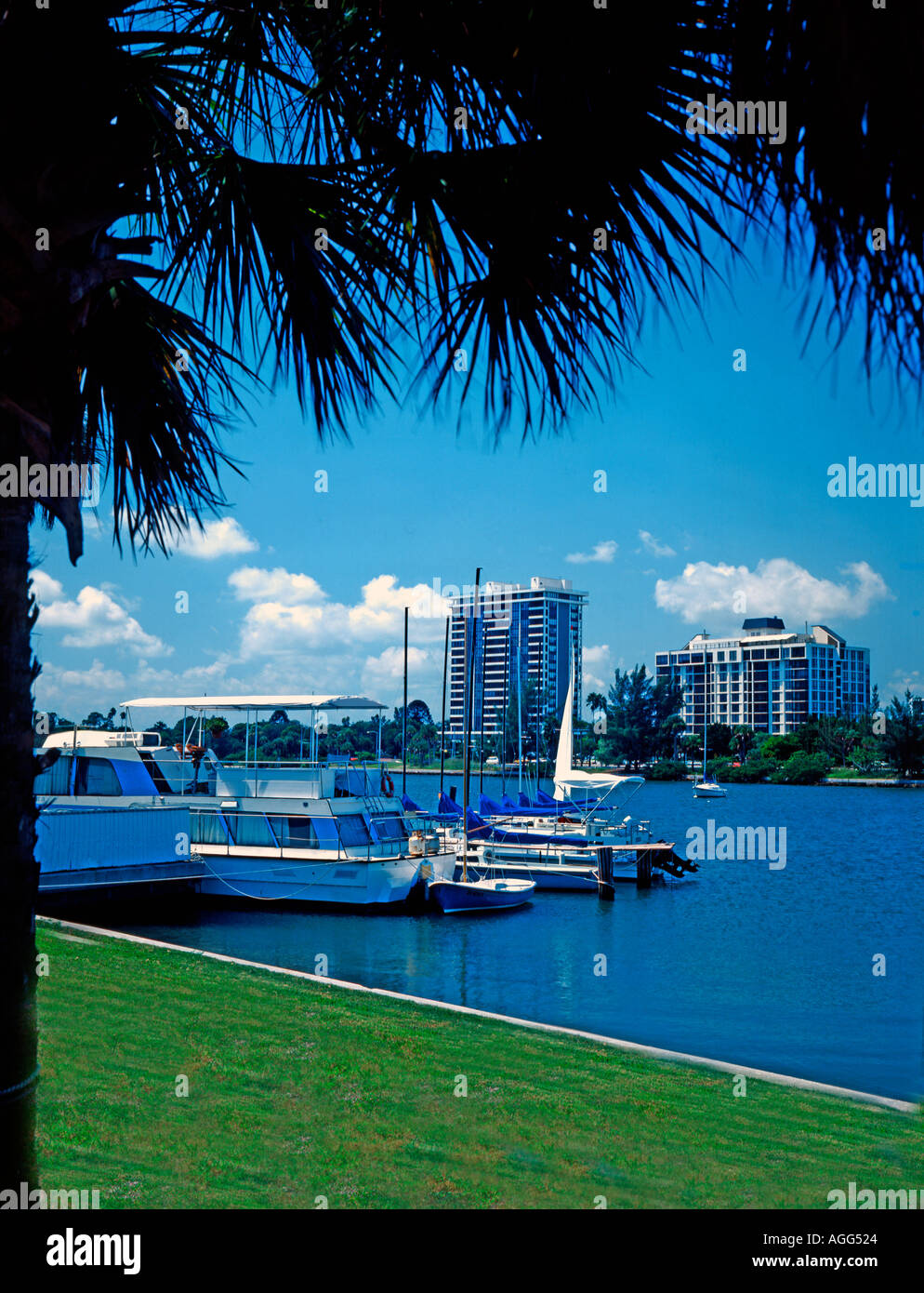 Refuge for small boats hi-res stock photography and images - Alamy