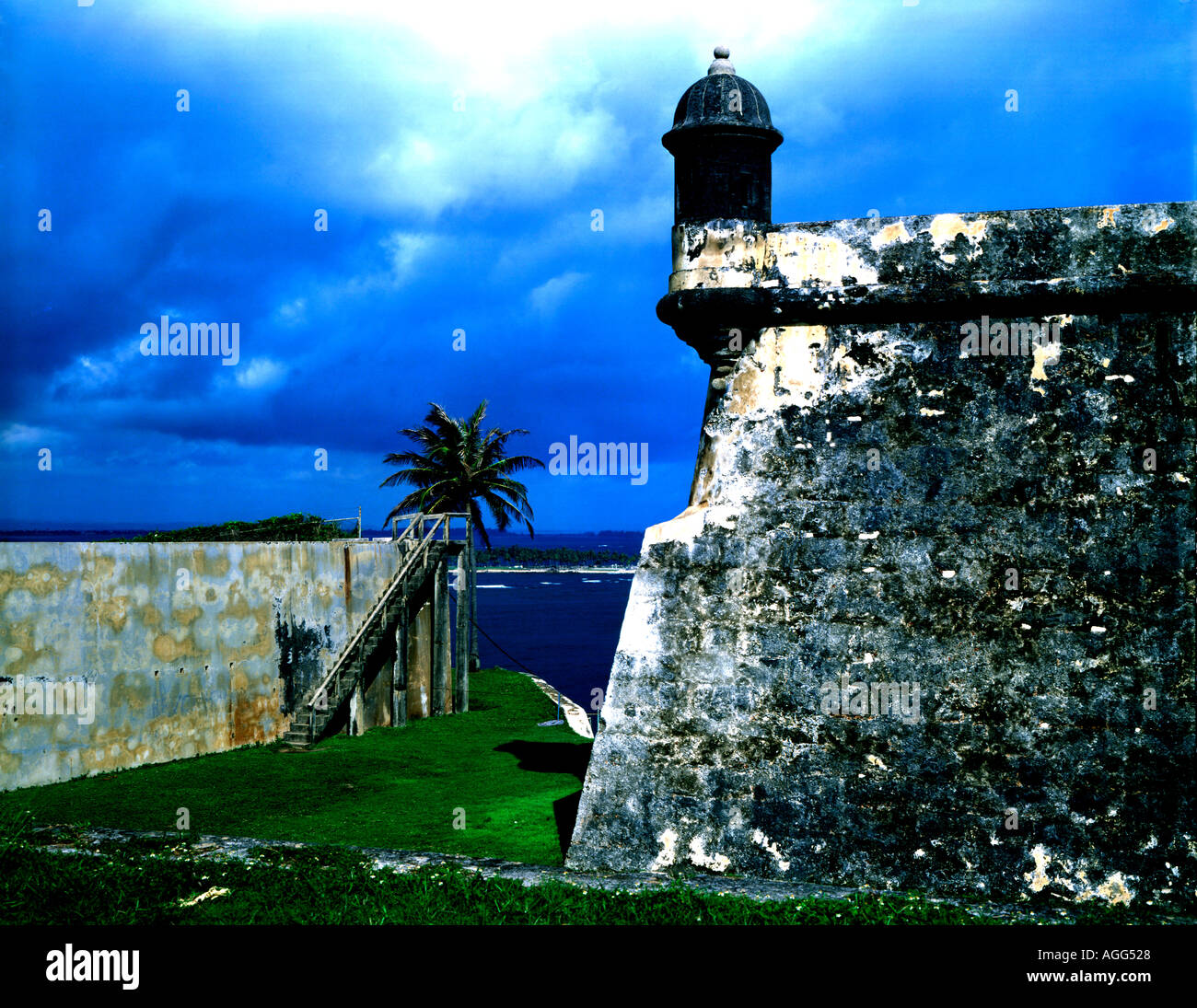 Historic Castillo de San Felipe Del Morro built in the early 1500s to ...