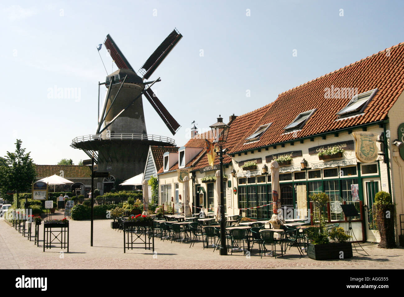 HOLLAND SLUIS WINDMILL Stock Photo - Alamy