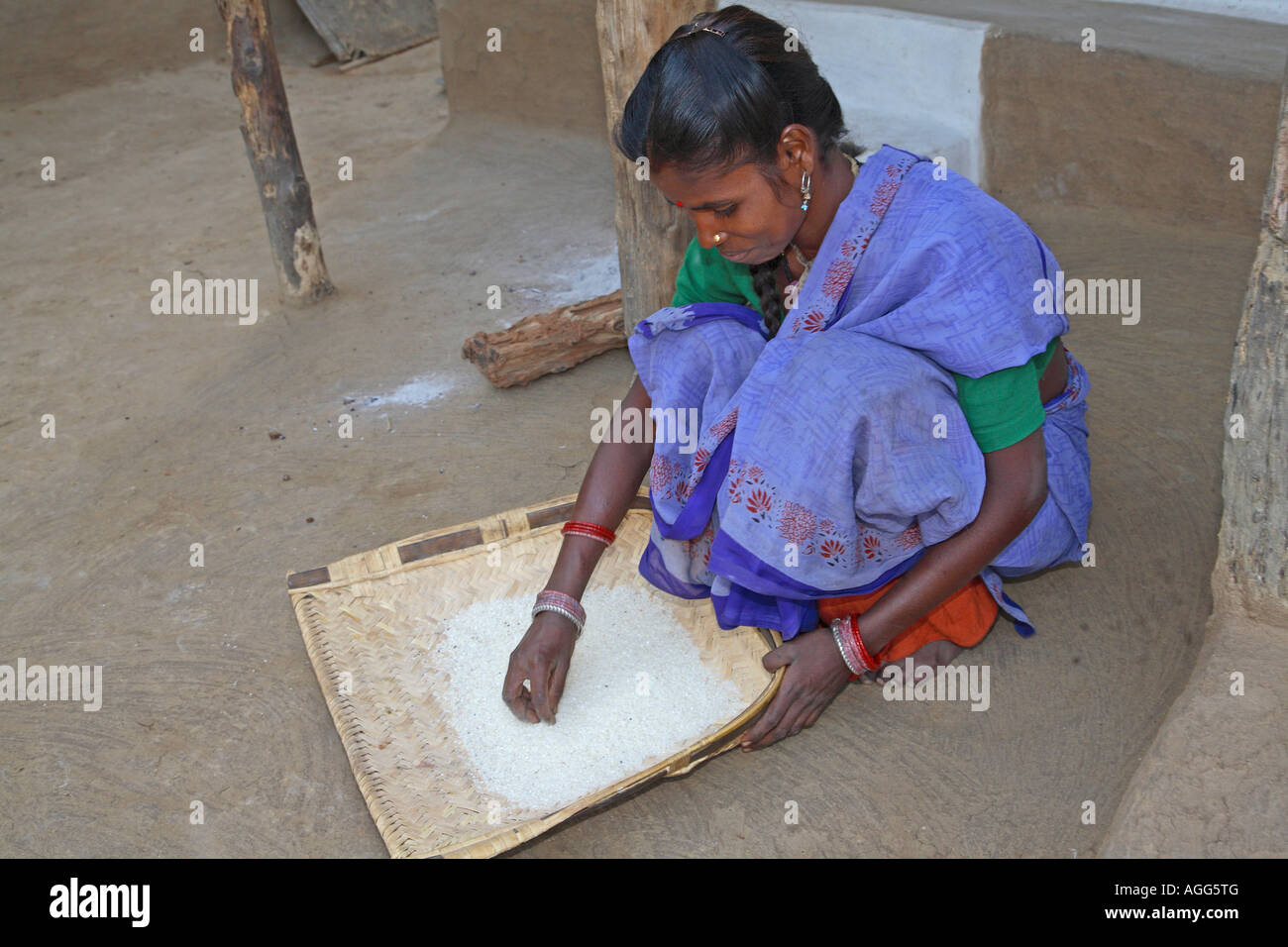 India cleaning hi-res stock photography and images - Alamy