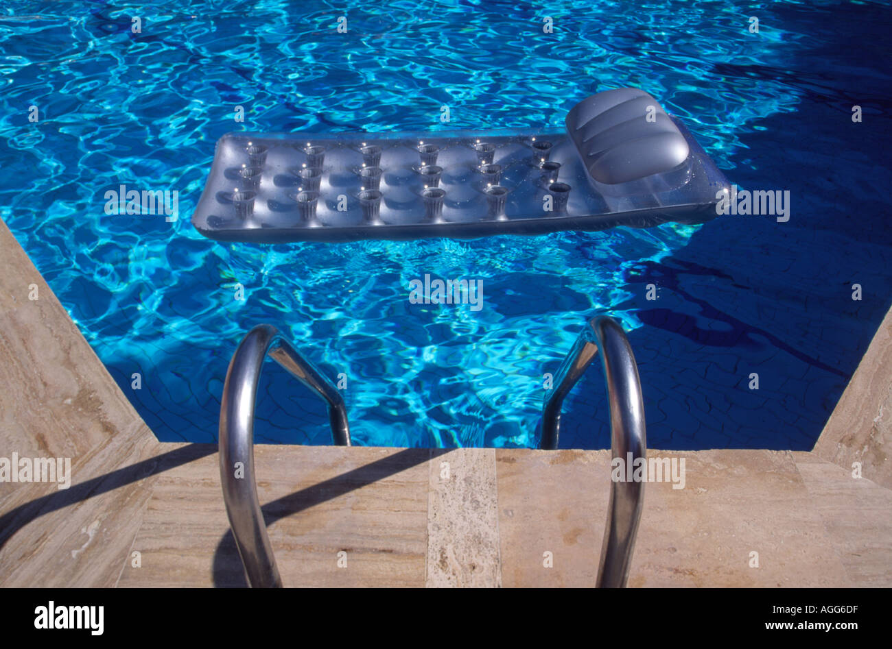 Shimmering swimming pool hi-res stock photography and images - Alamy