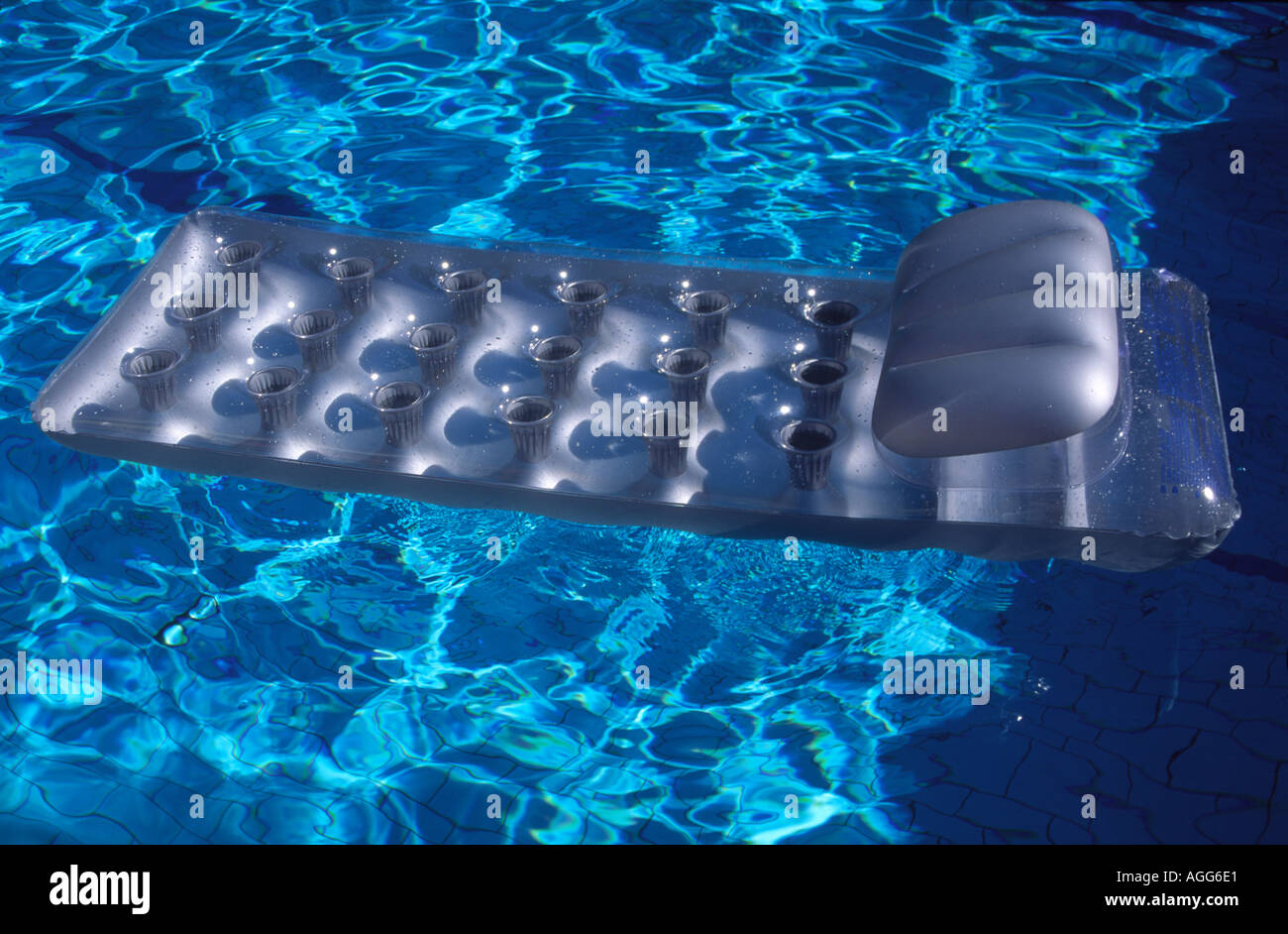 Shimmering swimming pool hi-res stock photography and images - Alamy