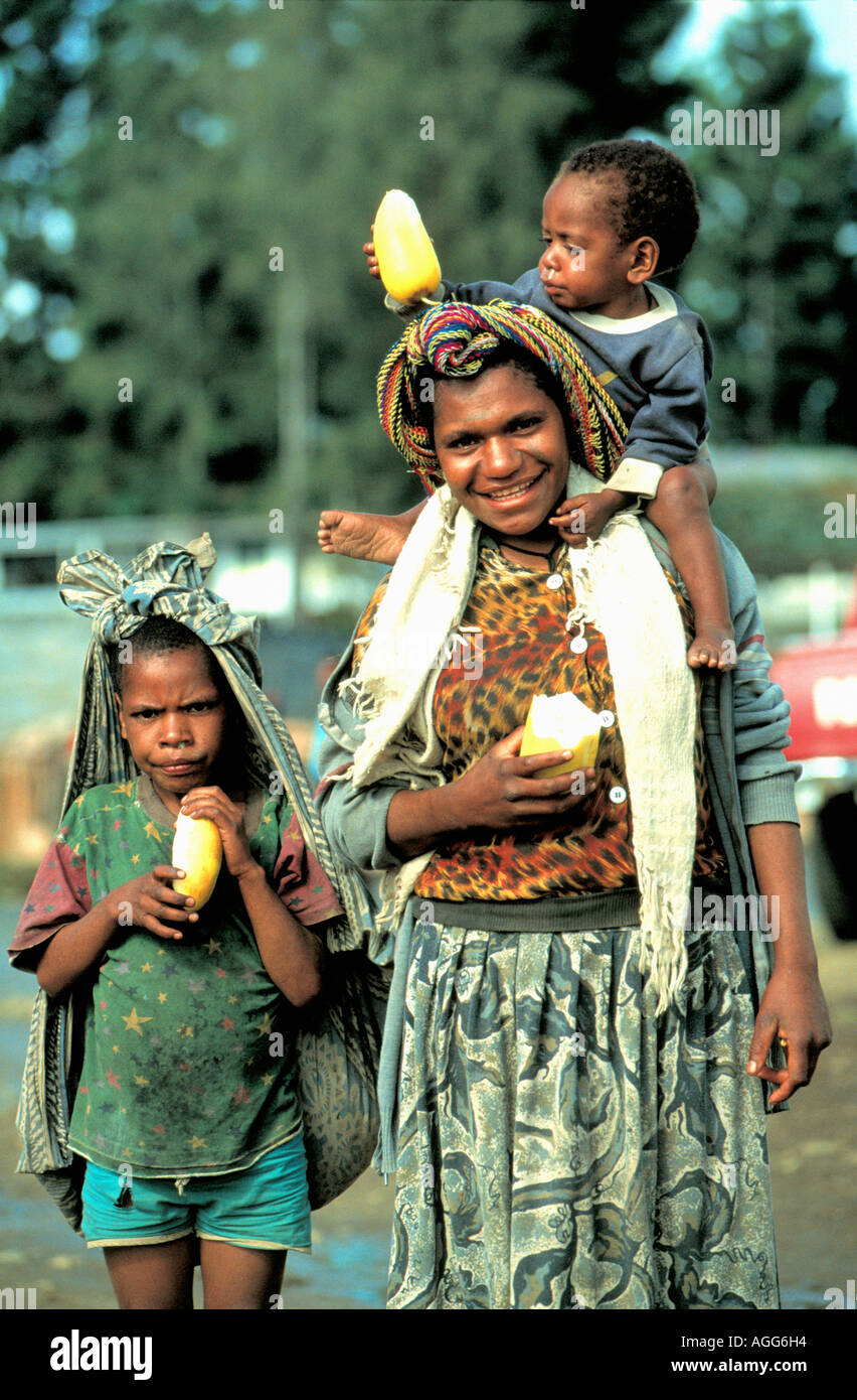 Poor family hi-res stock photography and images - Alamy