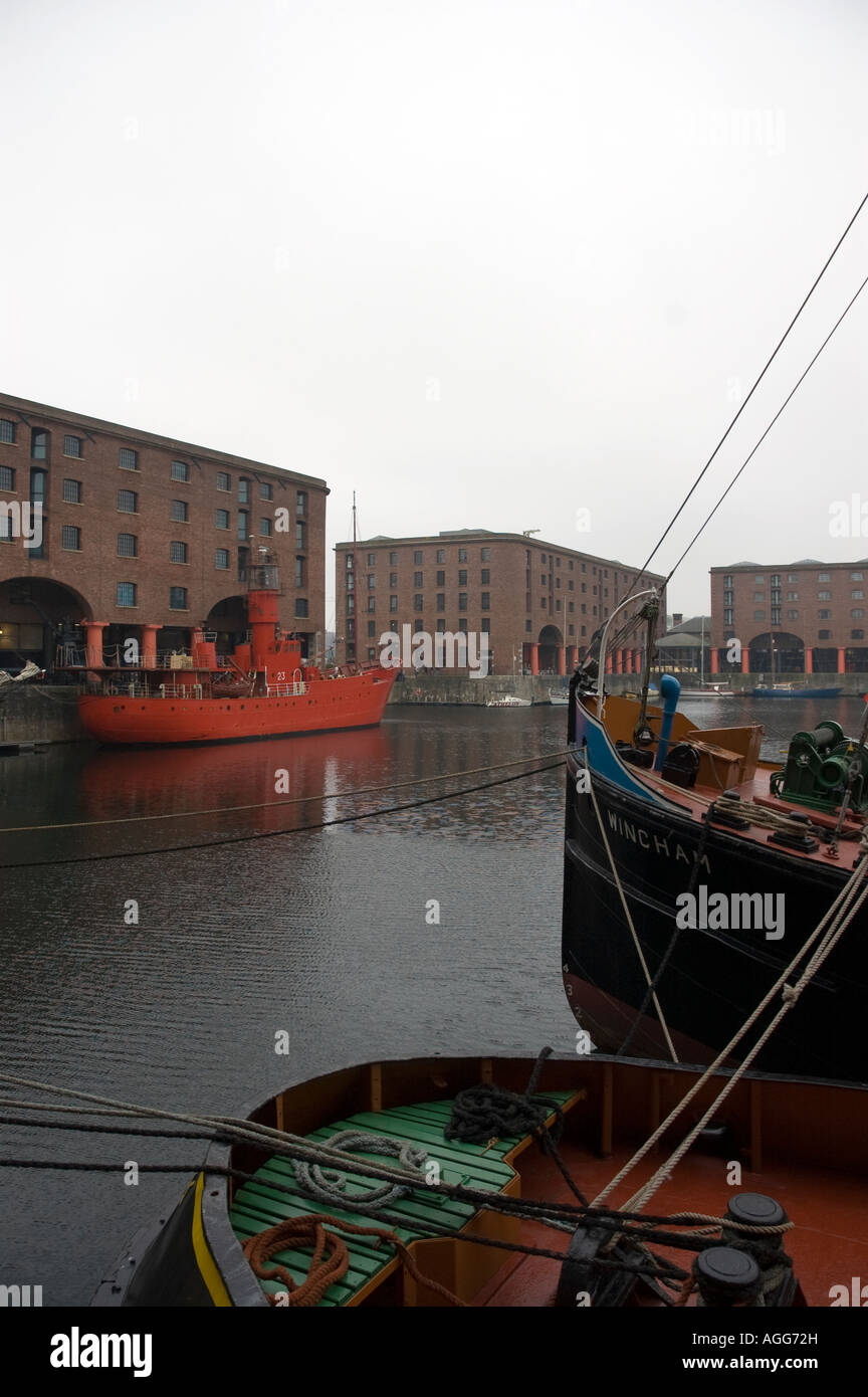 Shipping warehouses hi-res stock photography and images - Alamy