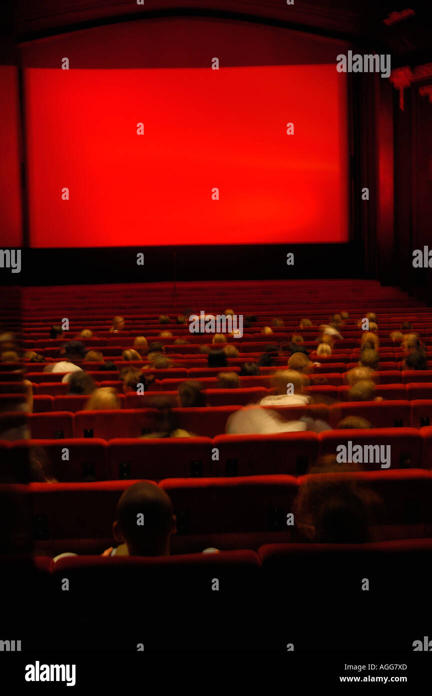 Cinema audience hi-res stock photography and images - Alamy