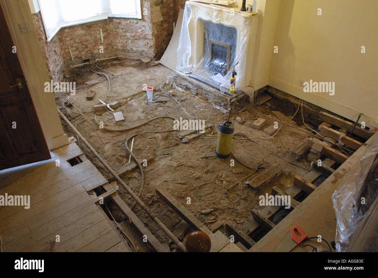 Floor joists dry rot hi-res stock photography and images - Alamy