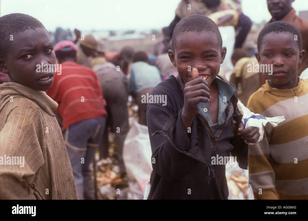 Kenya children slum street nairobi hi-res stock photography and images ...