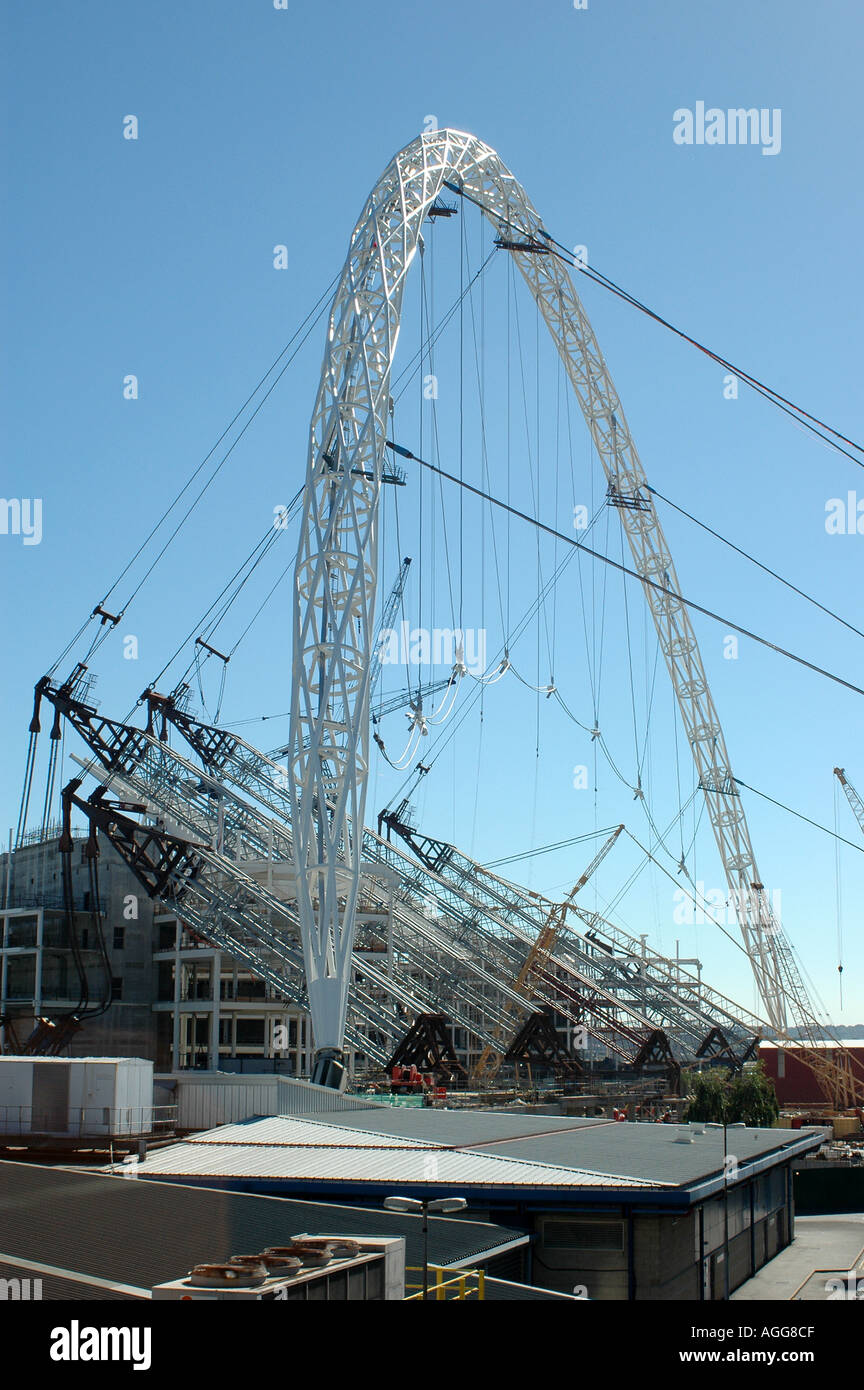 New Wembley arch being erected Stock Photo - Alamy