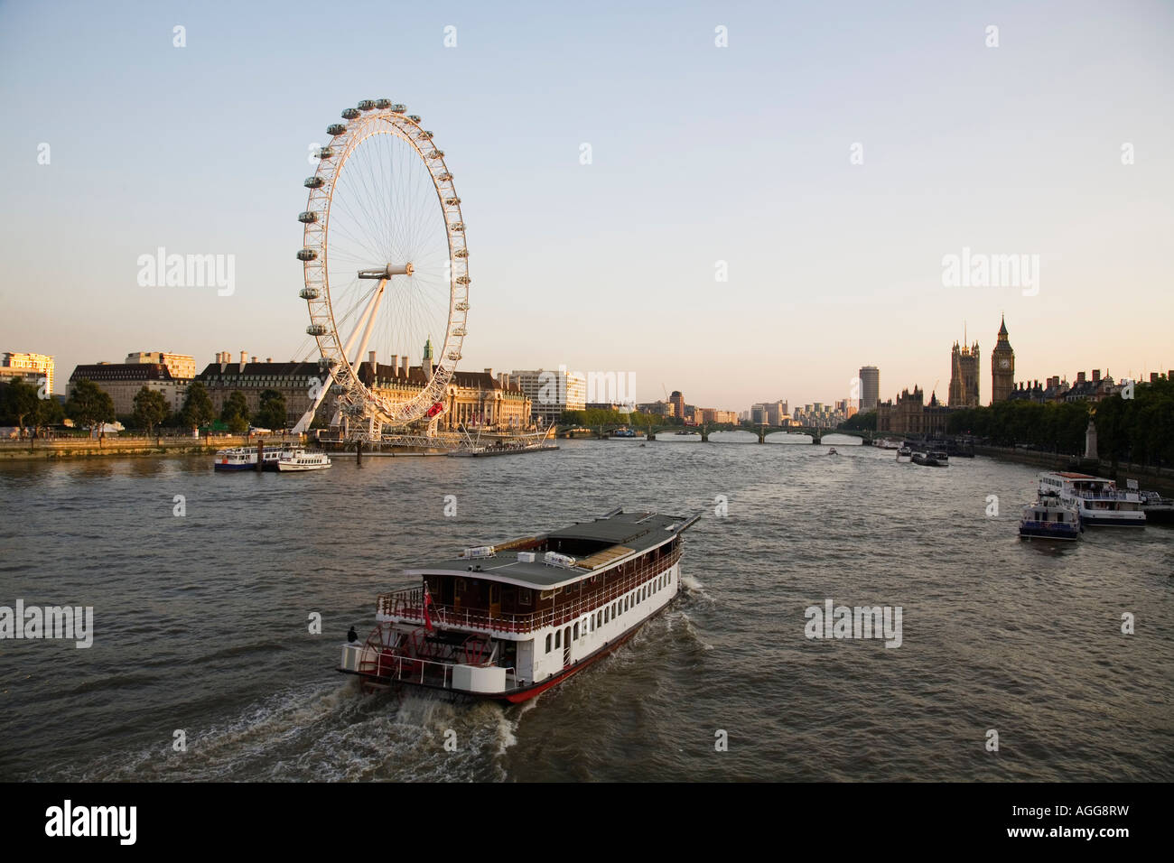 London eye thames cruise hi-res stock photography and images - Alamy