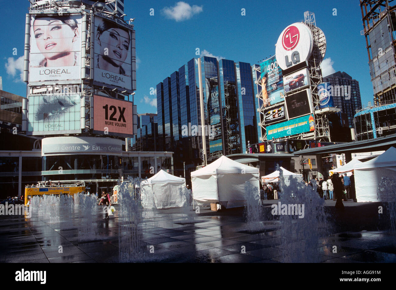 Dundas plaza hi-res stock photography and images - Alamy