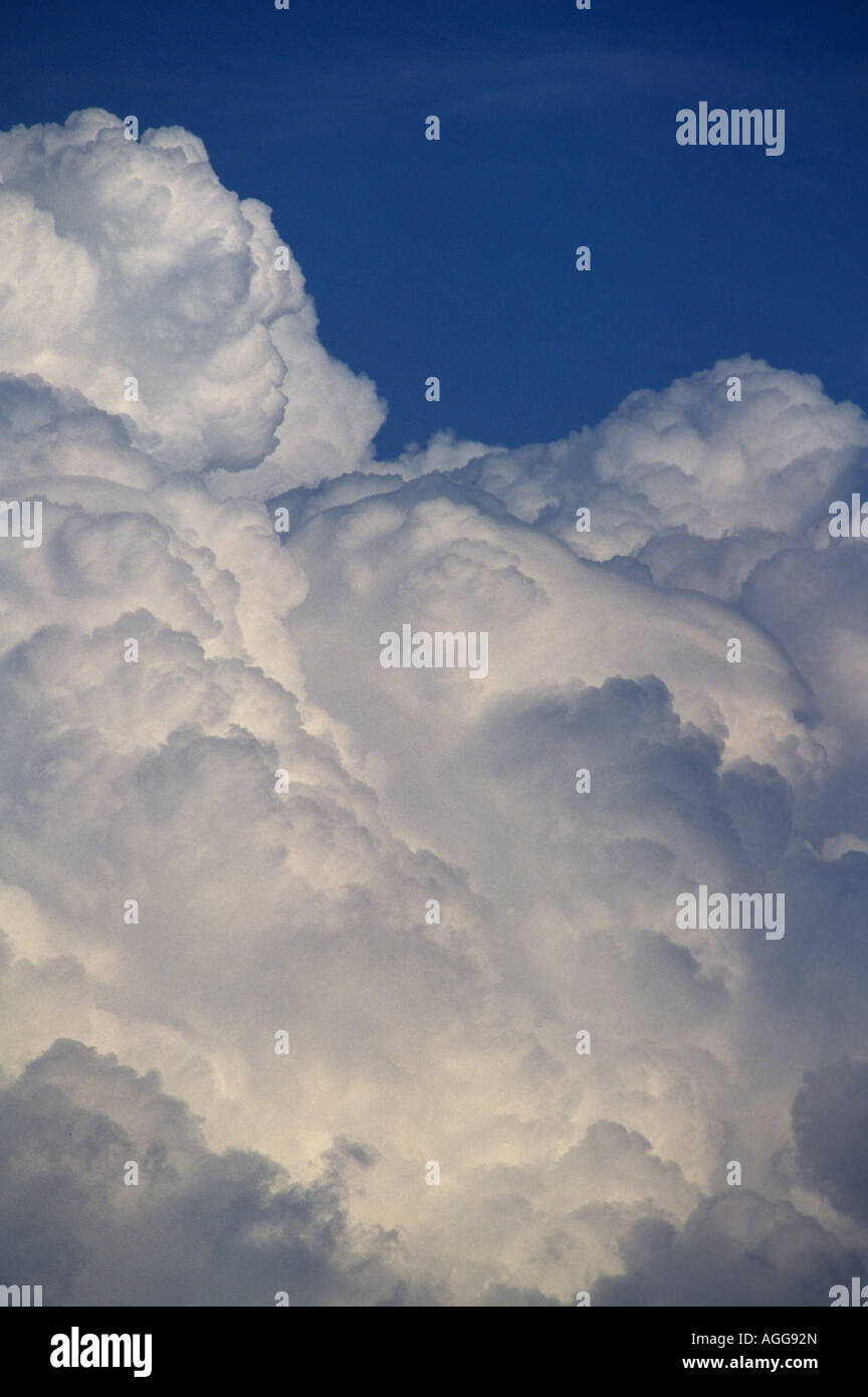 Cumulus cloud photos hi-res stock photography and images - Alamy