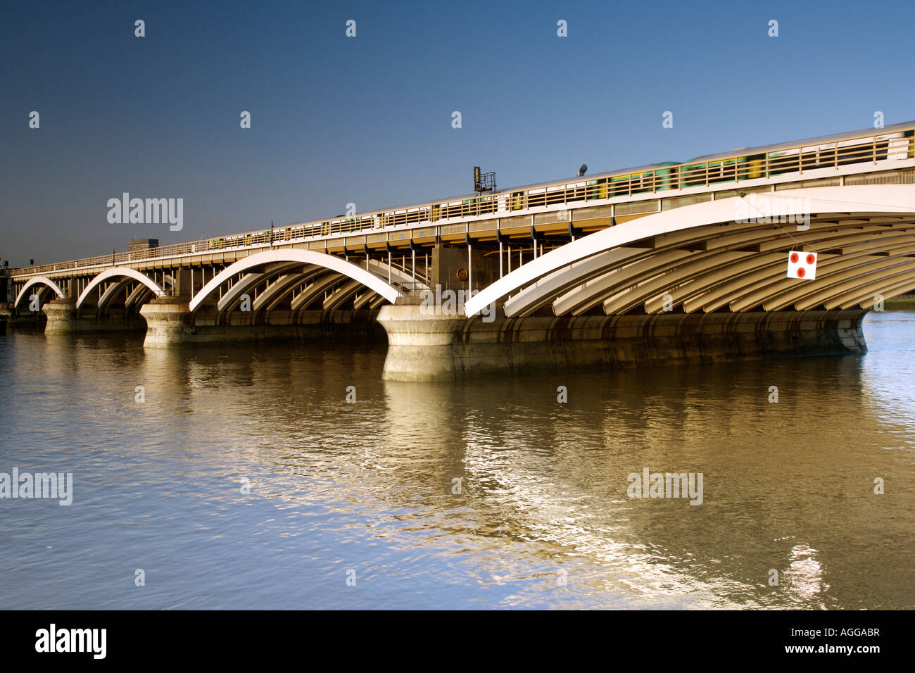 Grosvenor rail Bridge which spans the Thames River alongside Chelsea ...