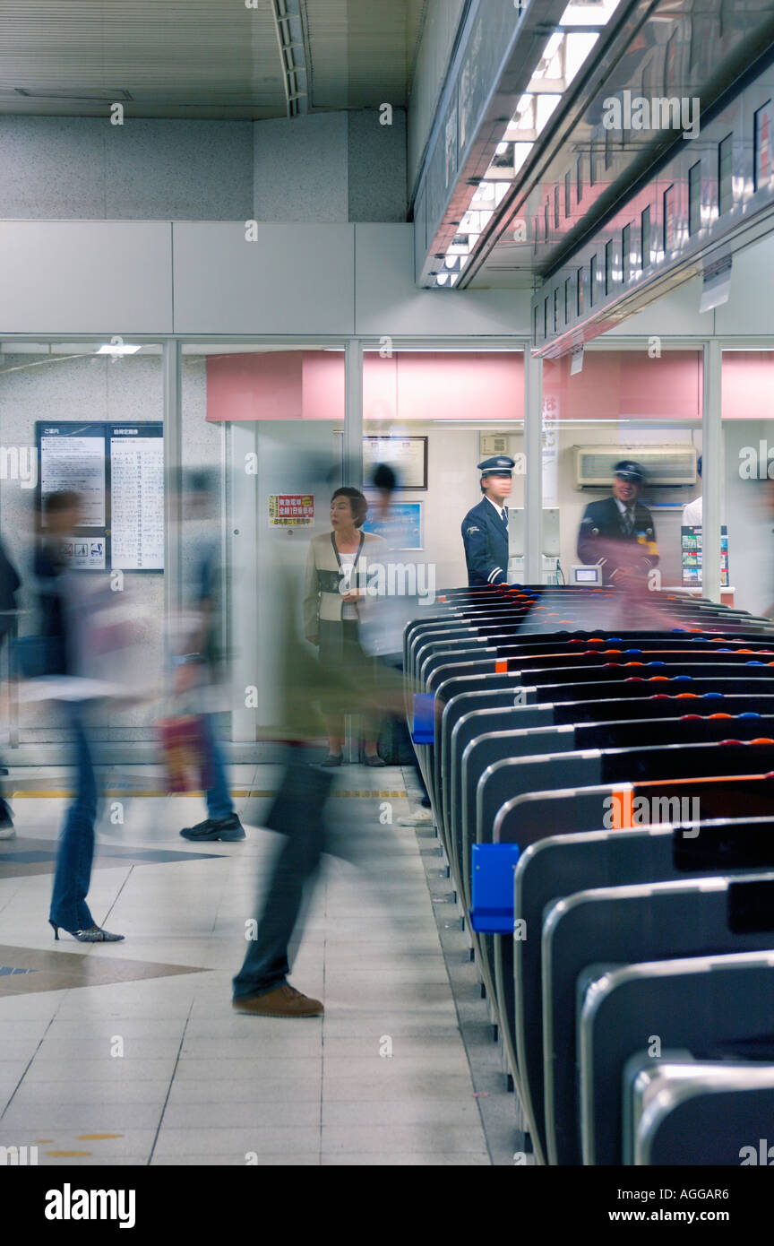 rush hour at subway station, Tokyo, Japan Stock Photo - Alamy