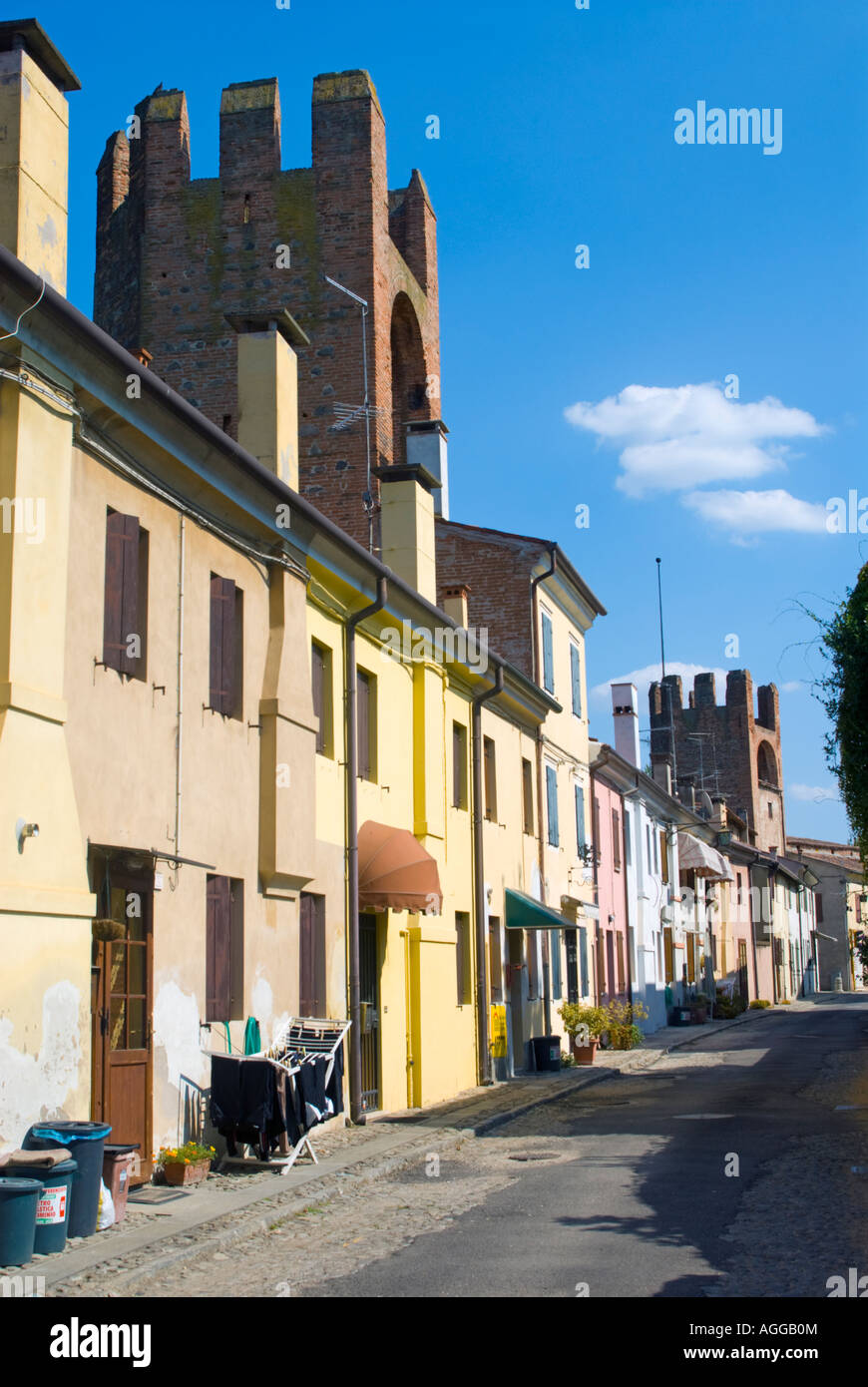 Houses built ancient defensive hi-res stock photography and images - Alamy