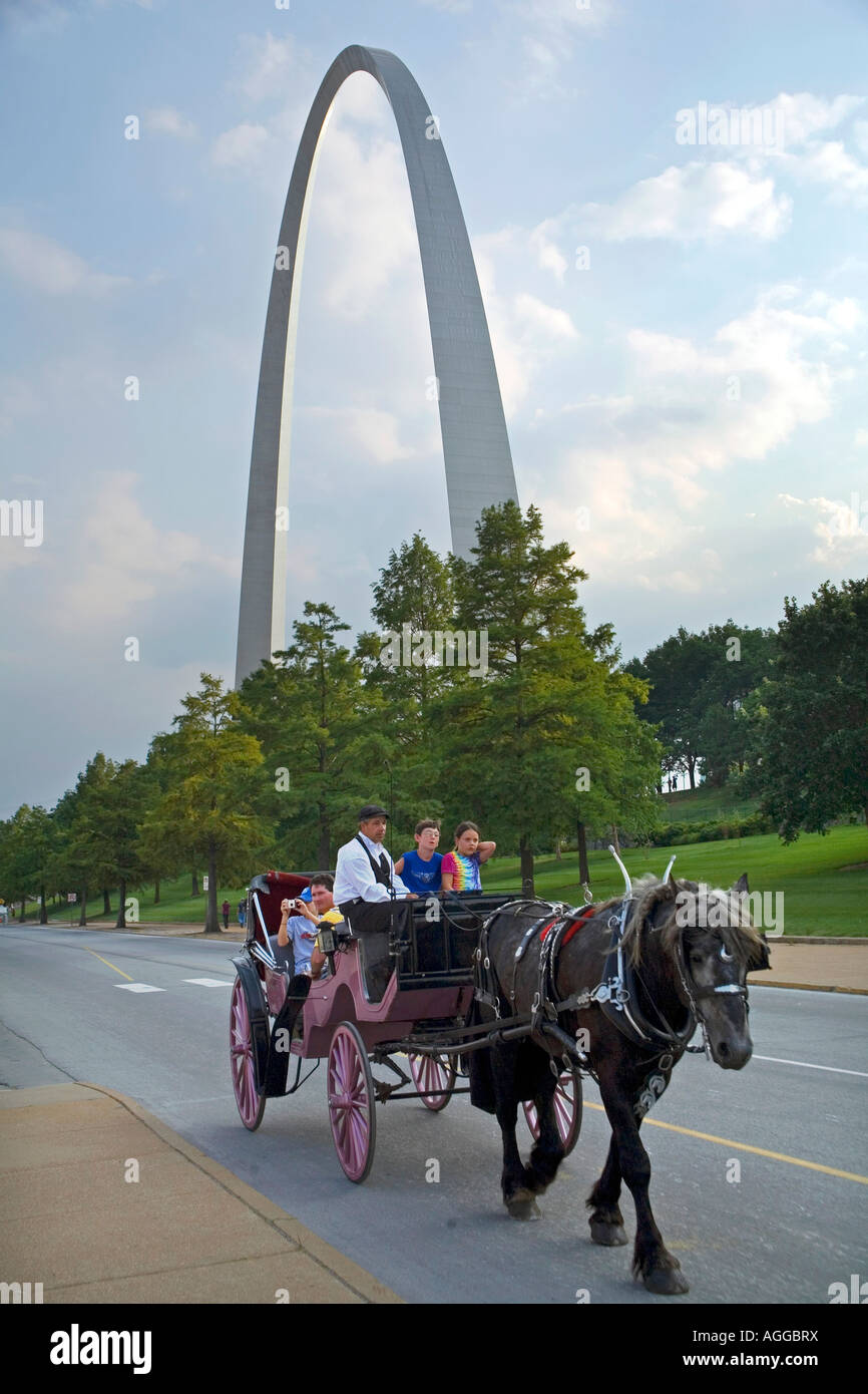 Horse Carriage near Gateway Arch in St Louis, Missouri Stock Photo - Alamy