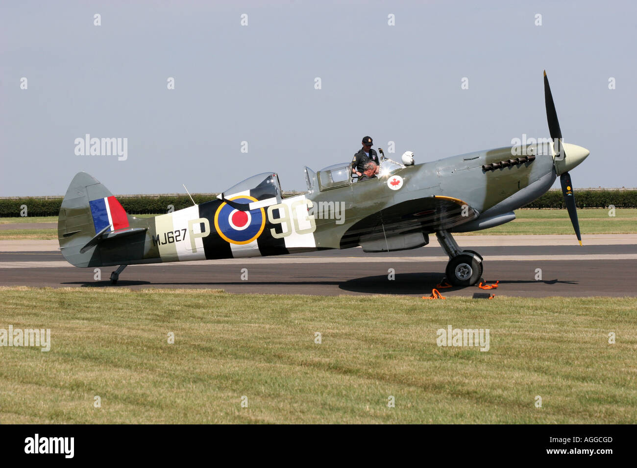 Mj627 spitfire hi-res stock photography and images - Alamy