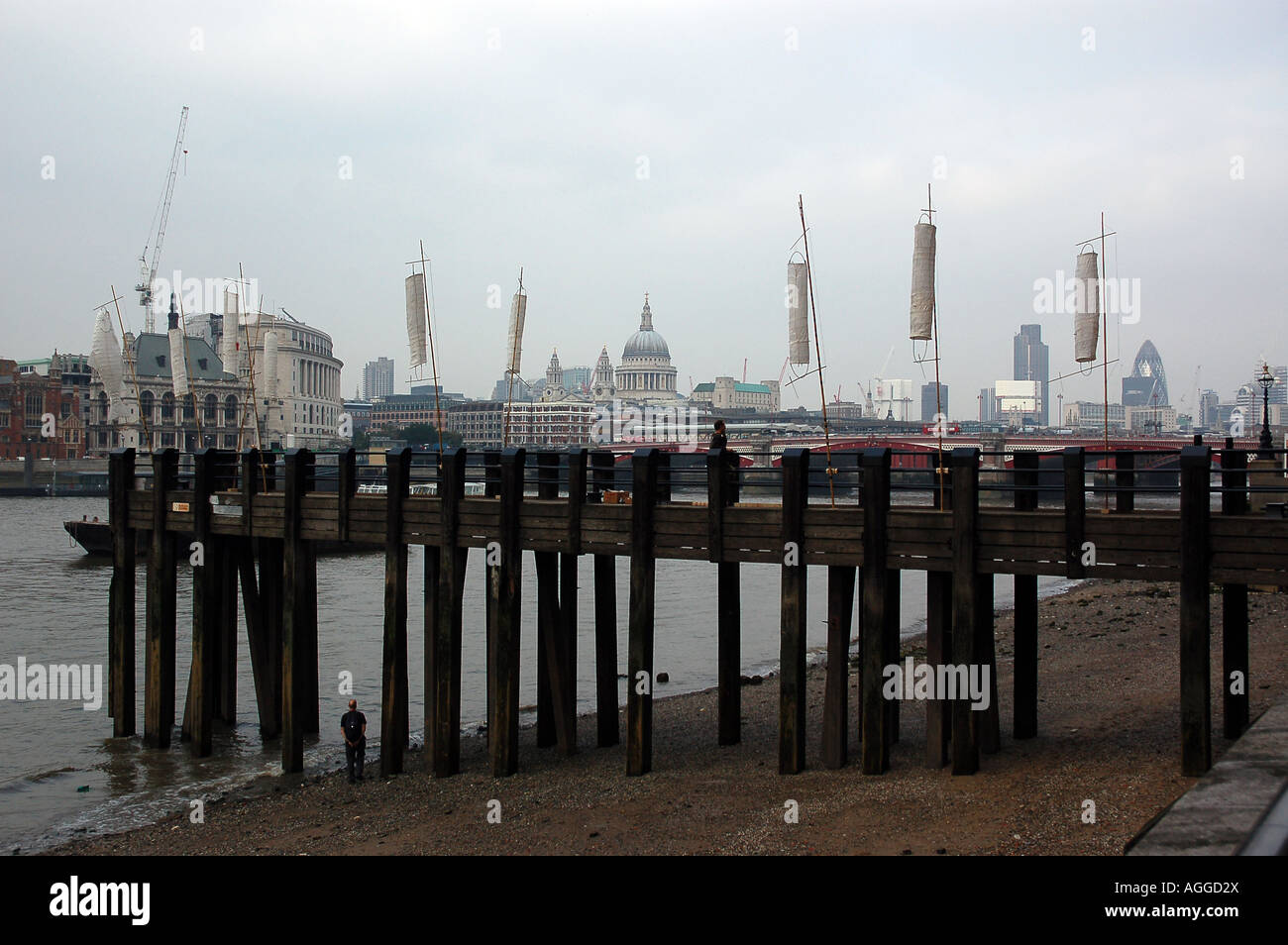 Thames jetty hi-res stock photography and images - Alamy